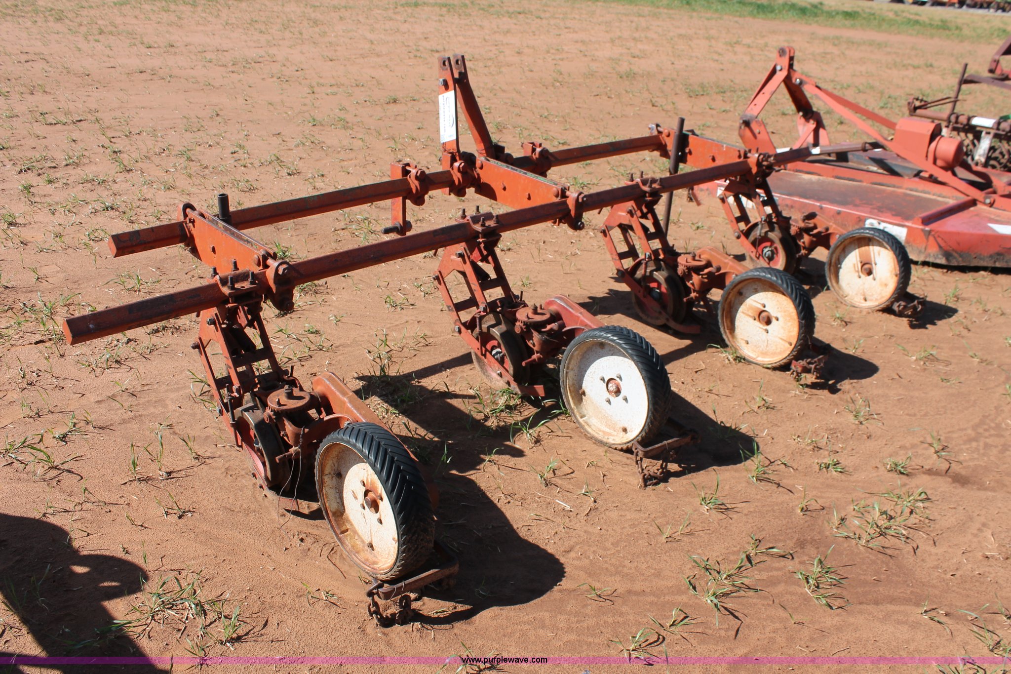 International 185 planter in Fort Cobb, OK | Item L6860 sold | Purple Wave