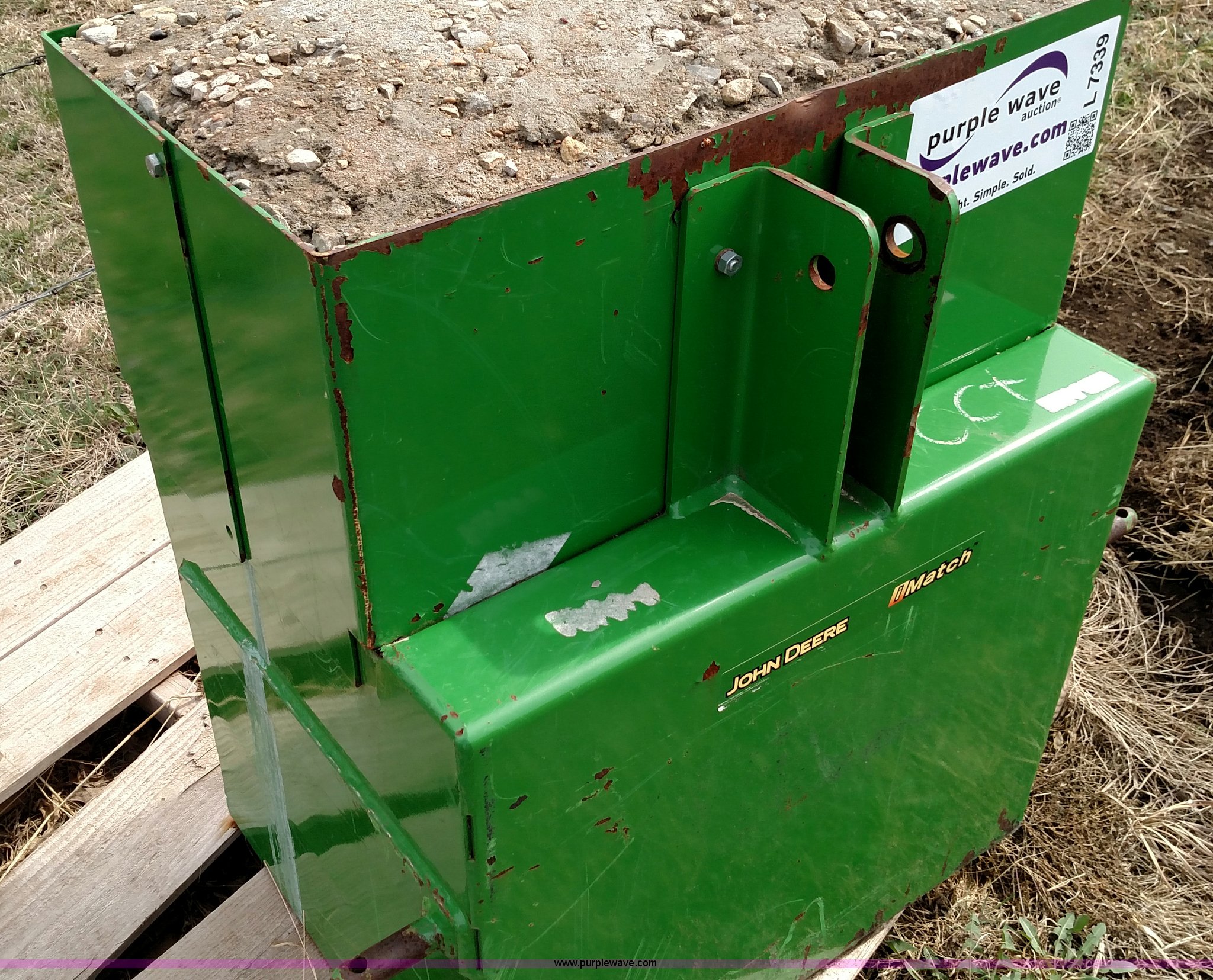 John Deere weight box in Leon, KS | Item L7339 sold | Purple Wave