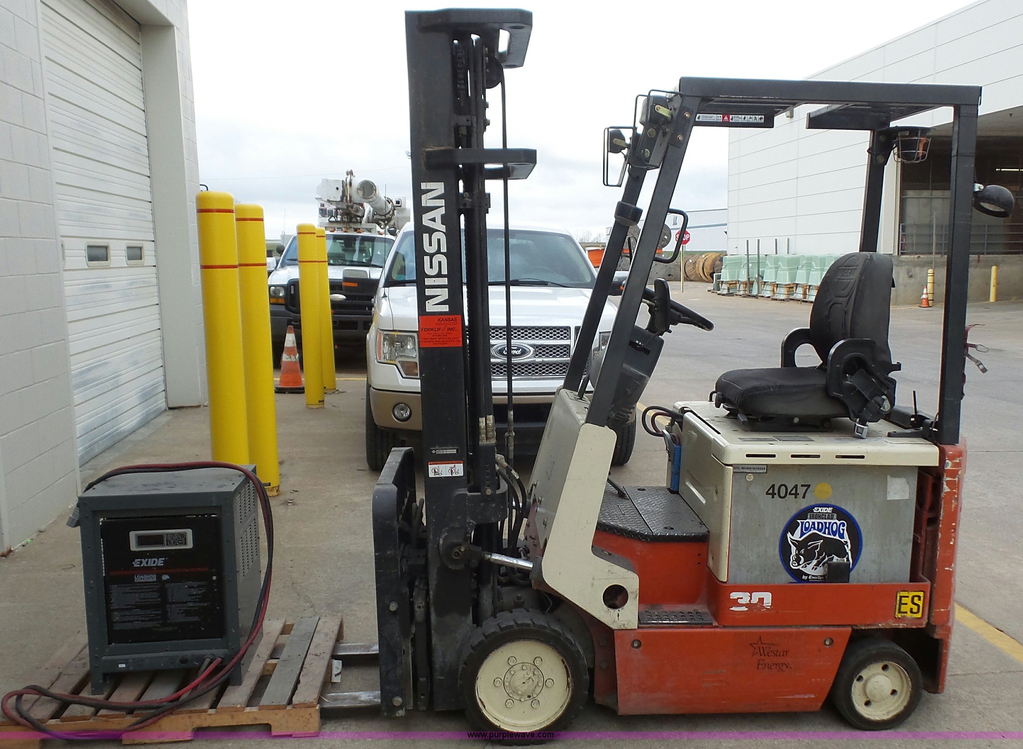 Nissan 30 forklift in Topeka, KS | Item BN9668 sold | Purple Wave