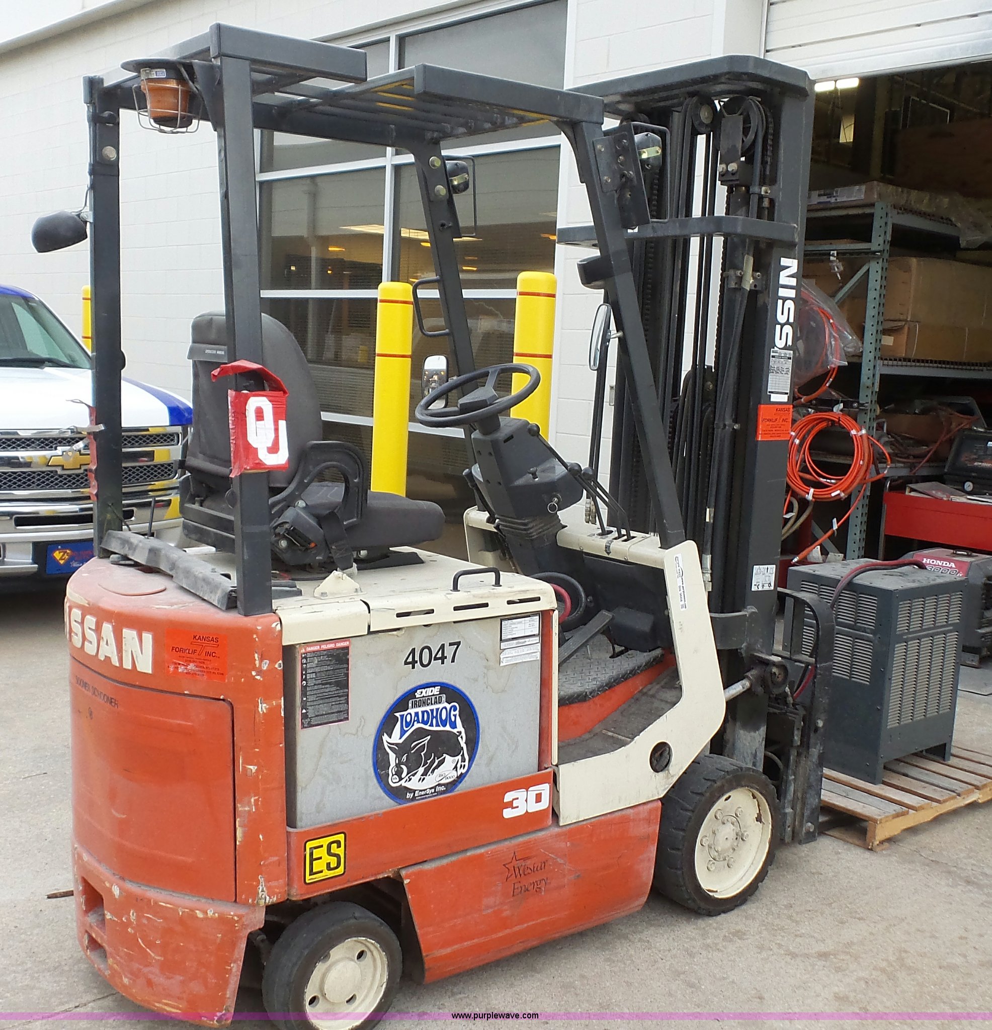Nissan 30 forklift in Topeka, KS | Item BN9668 sold | Purple Wave