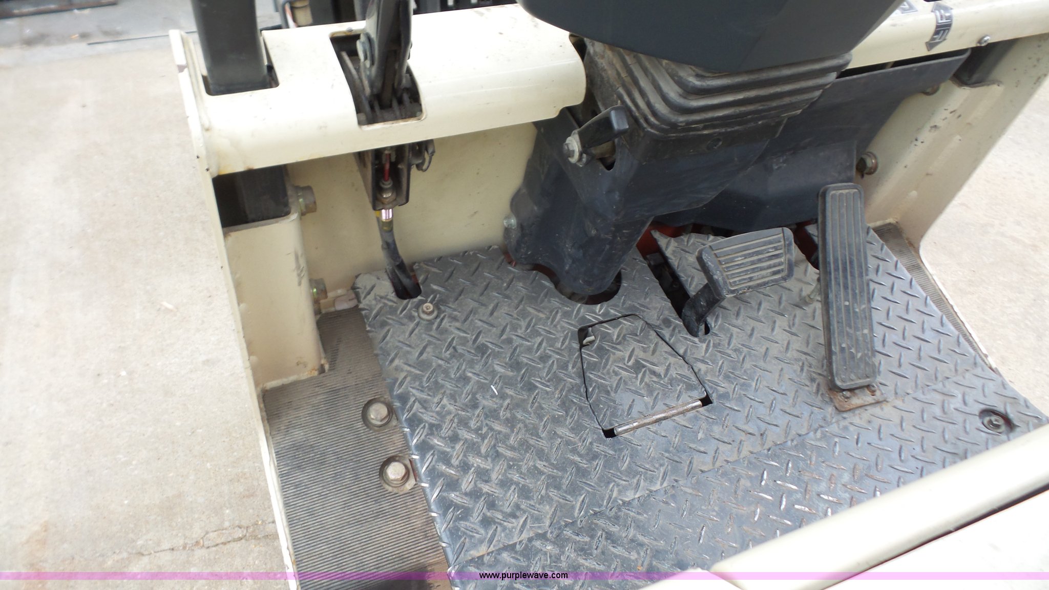 Nissan 30 forklift in Topeka, KS | Item BN9668 sold | Purple Wave