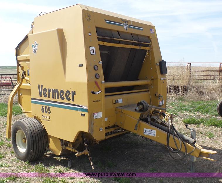 2000 Vermeer 605L round baler in Norton, KS | Item L2239 sold | Purple Wave