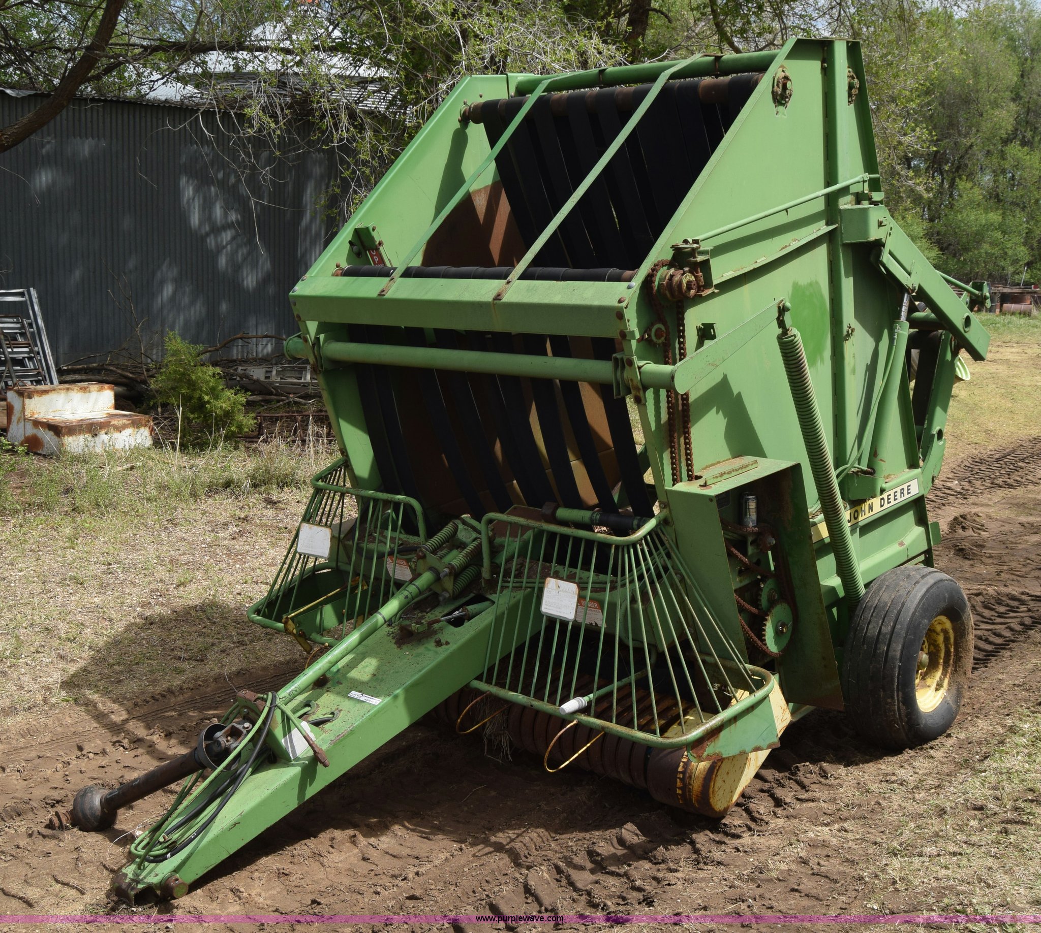 John Deere 500 round baler in Kinsley, KS | Item AW9894 sold | Purple Wave