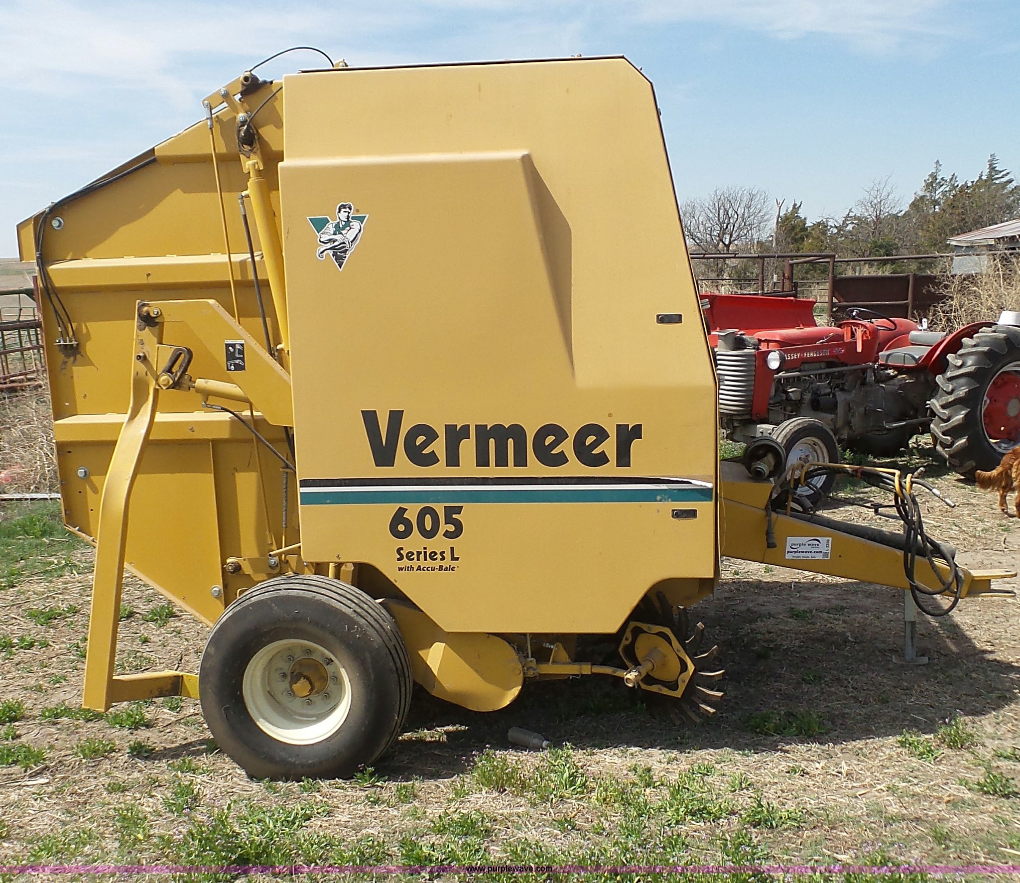 2000 Vermeer 605L round baler in Norton, KS | Item L2239 sold | Purple Wave