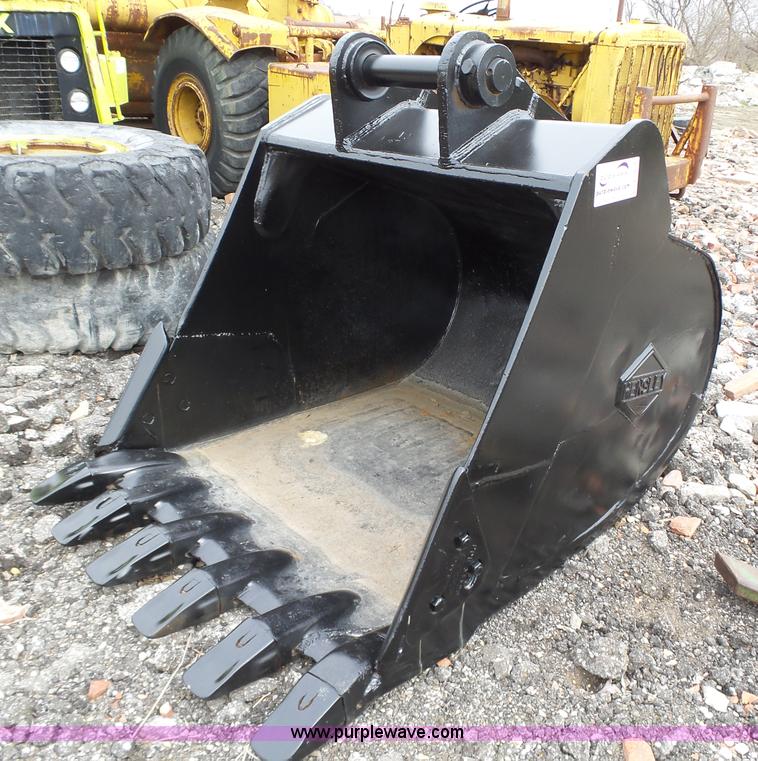 Hensley excavator bucket in Exira, IA | Item L5621 sold | Purple Wave