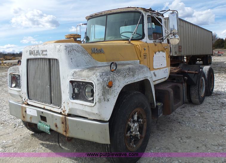 1975 Mack R600 semi truck in Columbia, MO | Item L7176 sold | Purple Wave