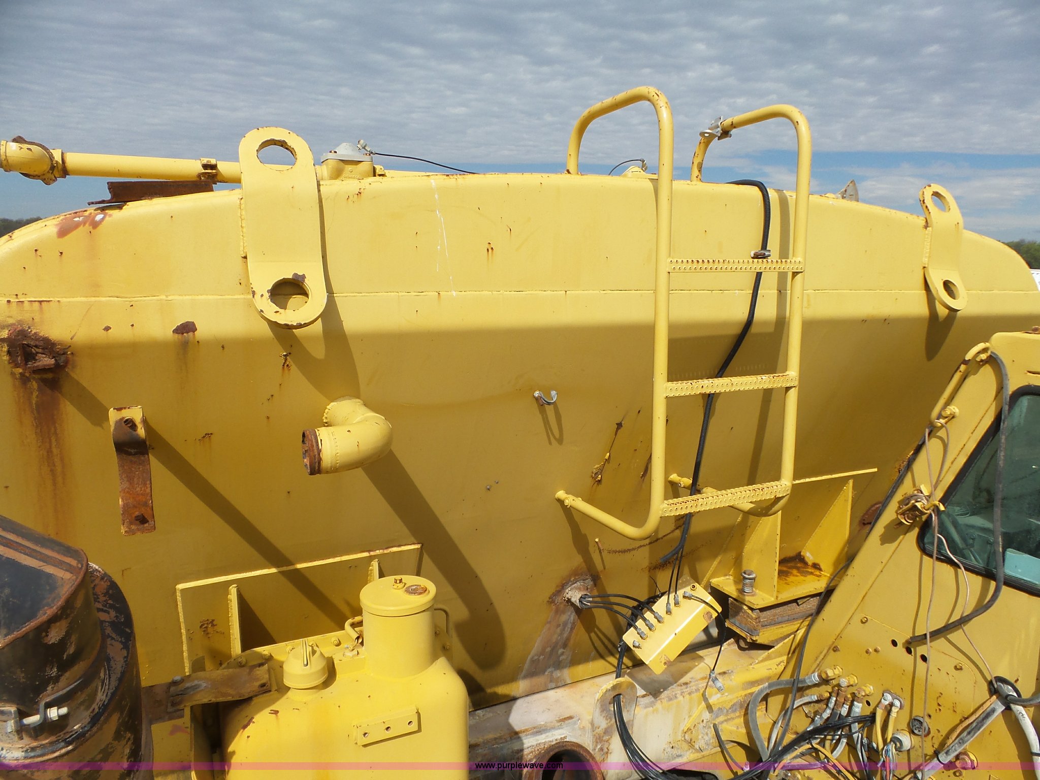 2001 Klein K800 water tank in Pryor, OK | Item L6306 sold | Purple Wave