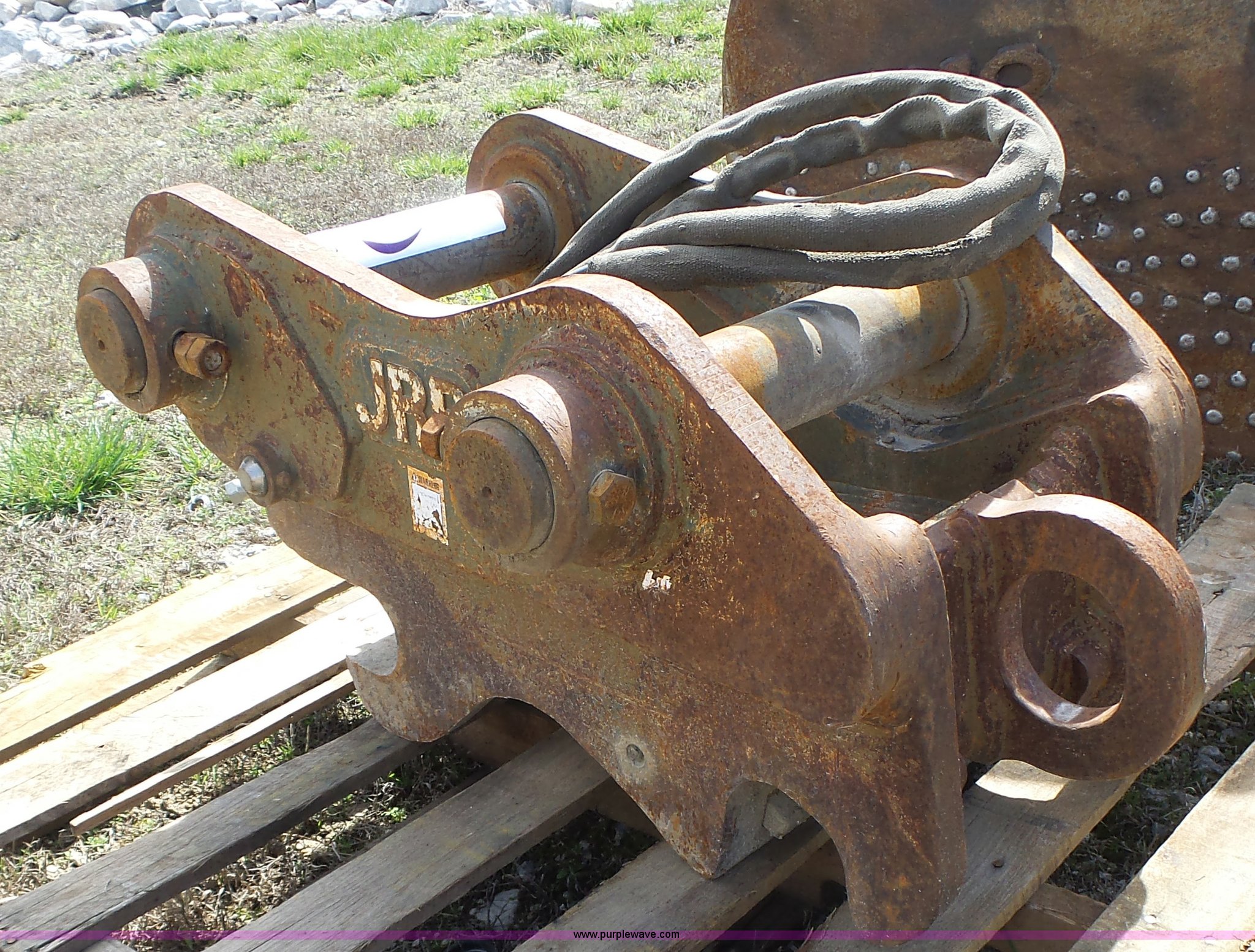 JRB excavator quick connect in Columbia, MO | Item L7161 sold | Purple Wave