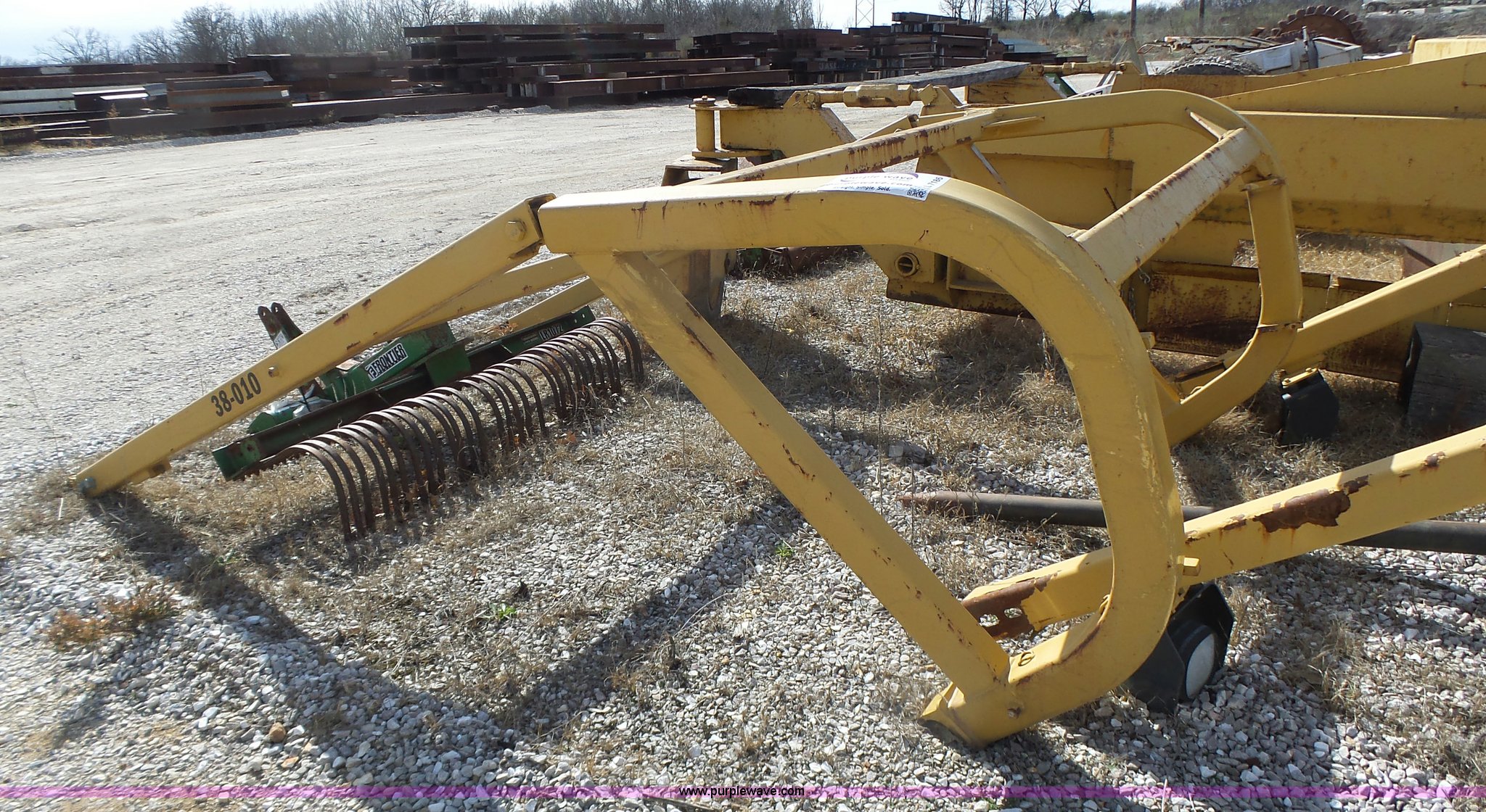 Caterpillar D8R dozer sweeps in Columbia, MO | Item L7186 sold | Purple ...
