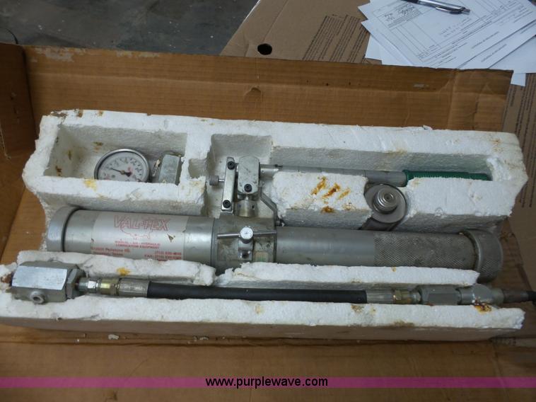 Valtex valve grease gun in Manhattan, KS | Item BE9797 sold | Purple Wave