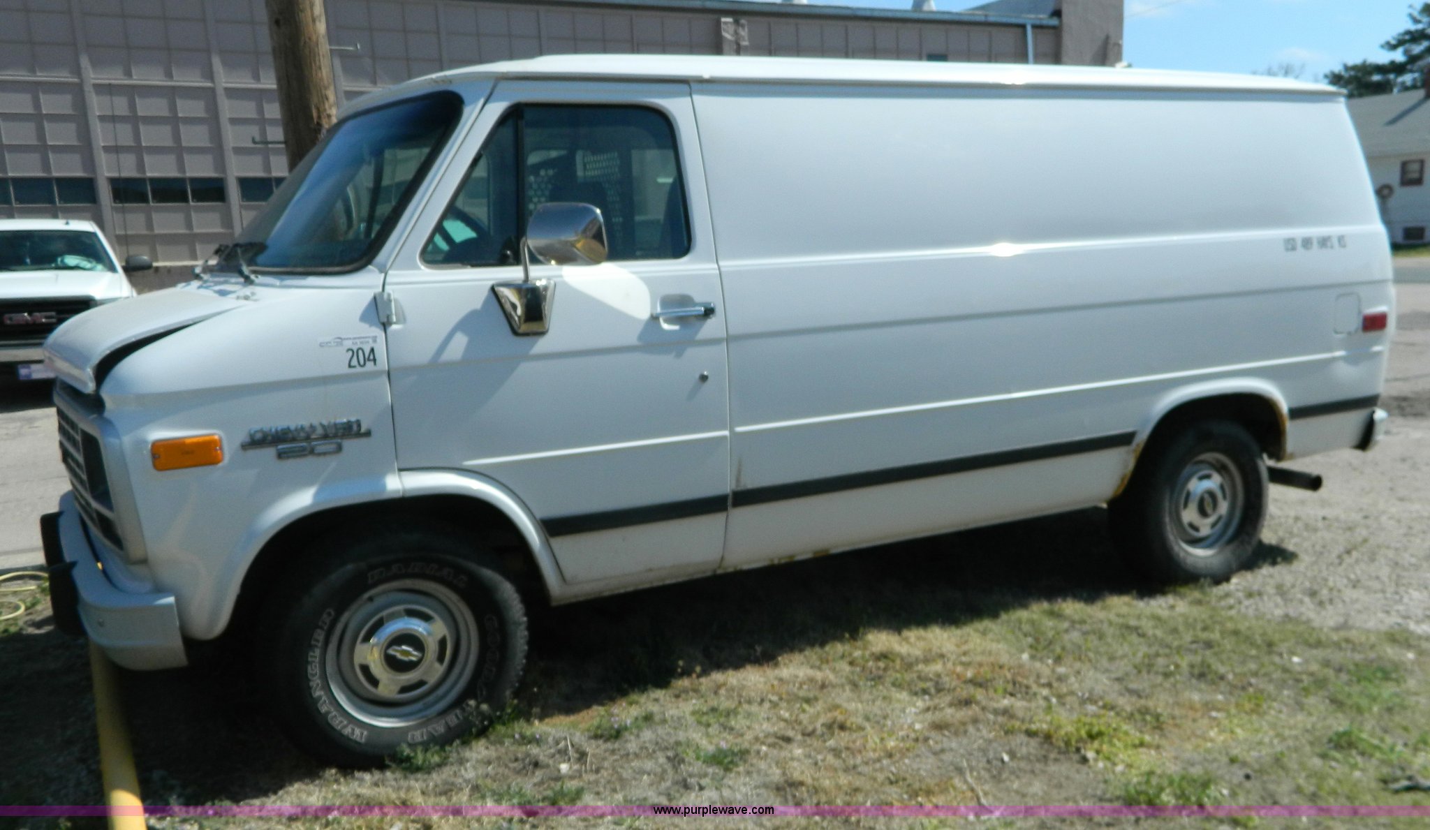 1995 Chevrolet G20 van in Hays, KS | Item AX9534 sold | Purple Wave