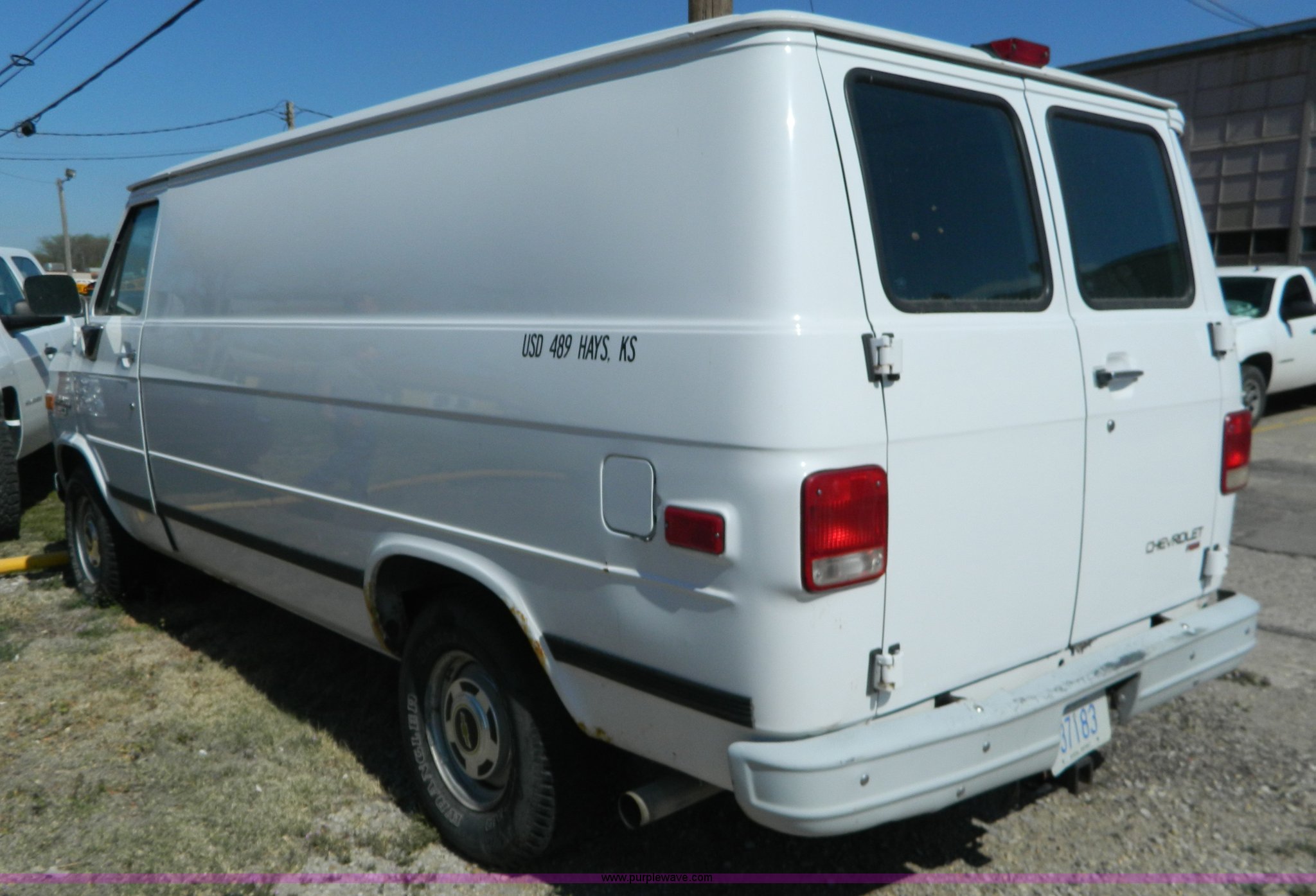 1995 Chevrolet G20 van in Hays, KS | Item AX9534 sold | Purple Wave