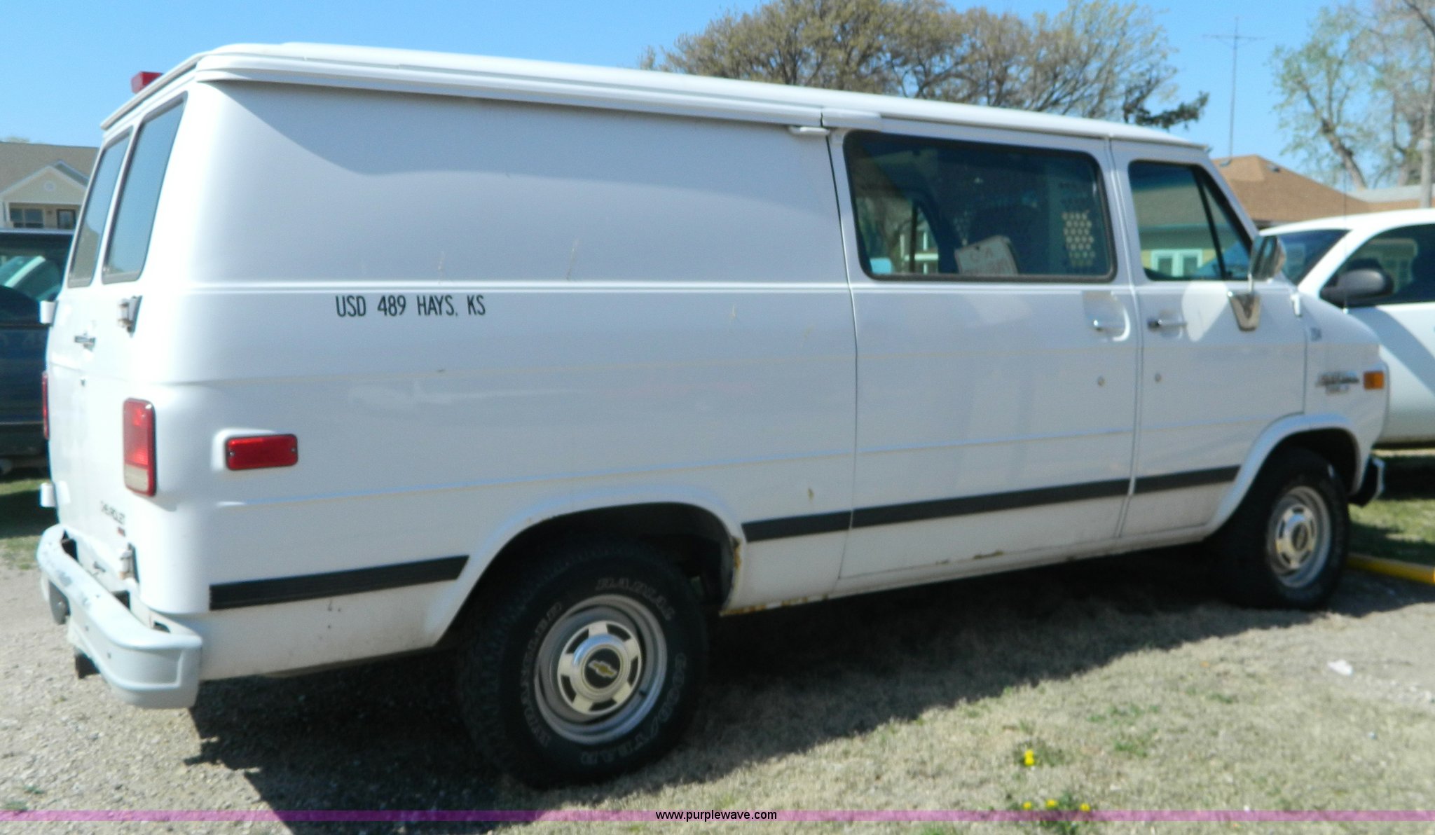 1995 Chevrolet G20 van in Hays, KS | Item AX9534 sold | Purple Wave