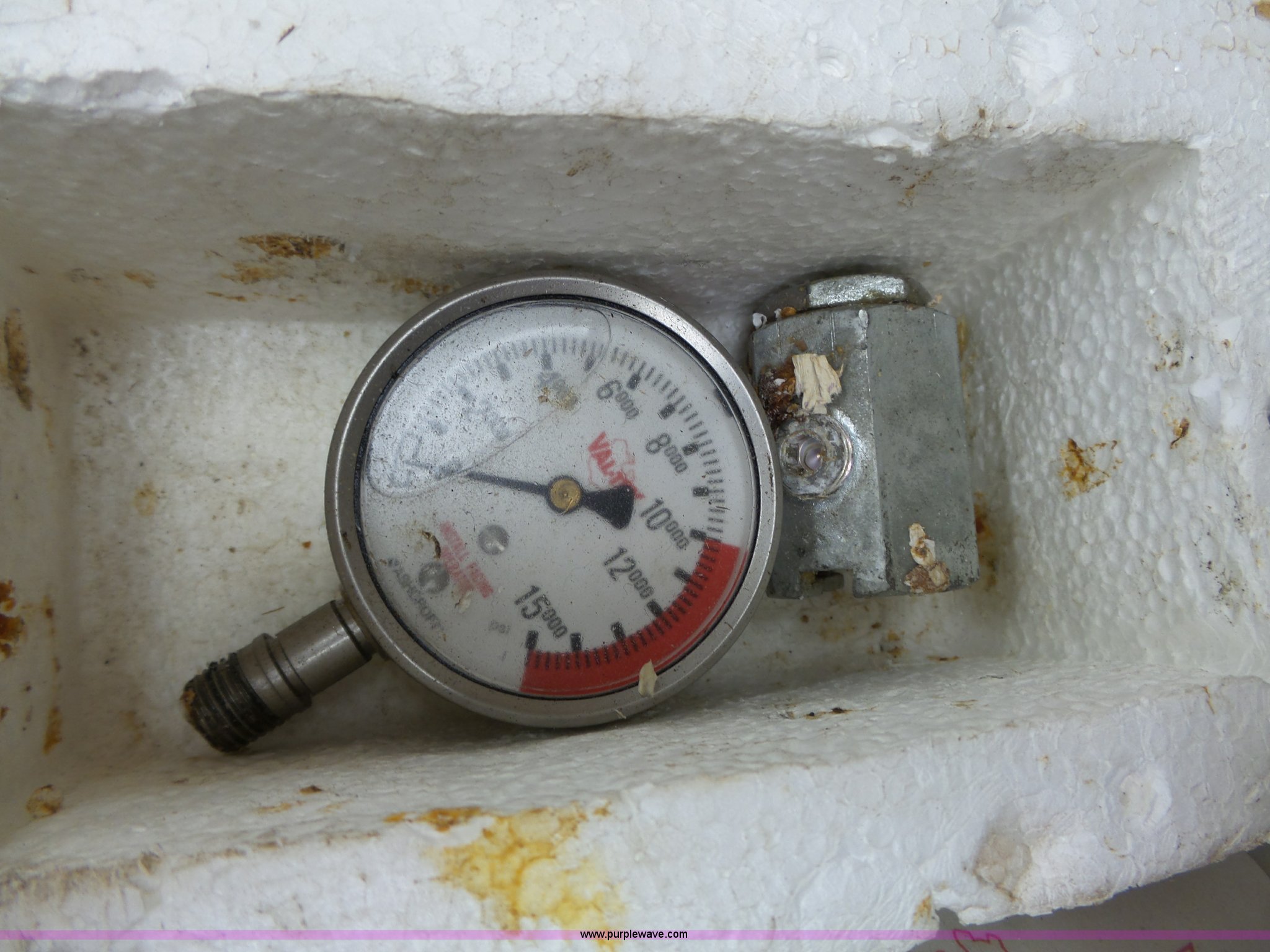 Valtex valve grease gun in Manhattan, KS | Item BE9797 sold | Purple Wave