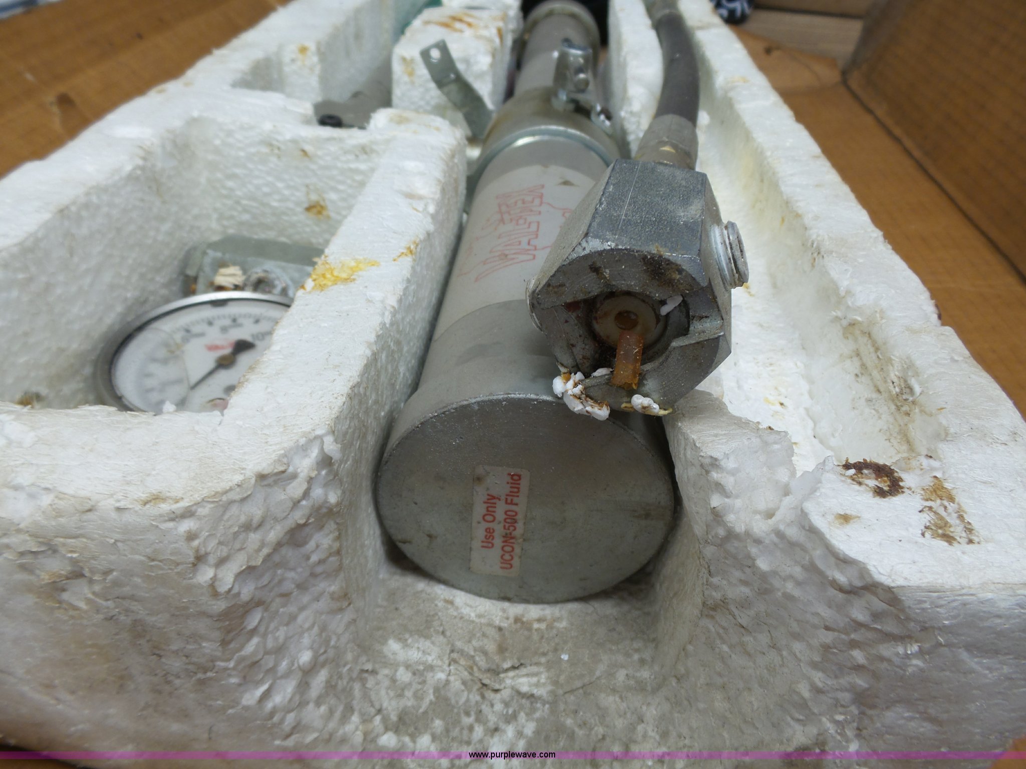 Valtex valve grease gun in Manhattan, KS | Item BE9797 sold | Purple Wave