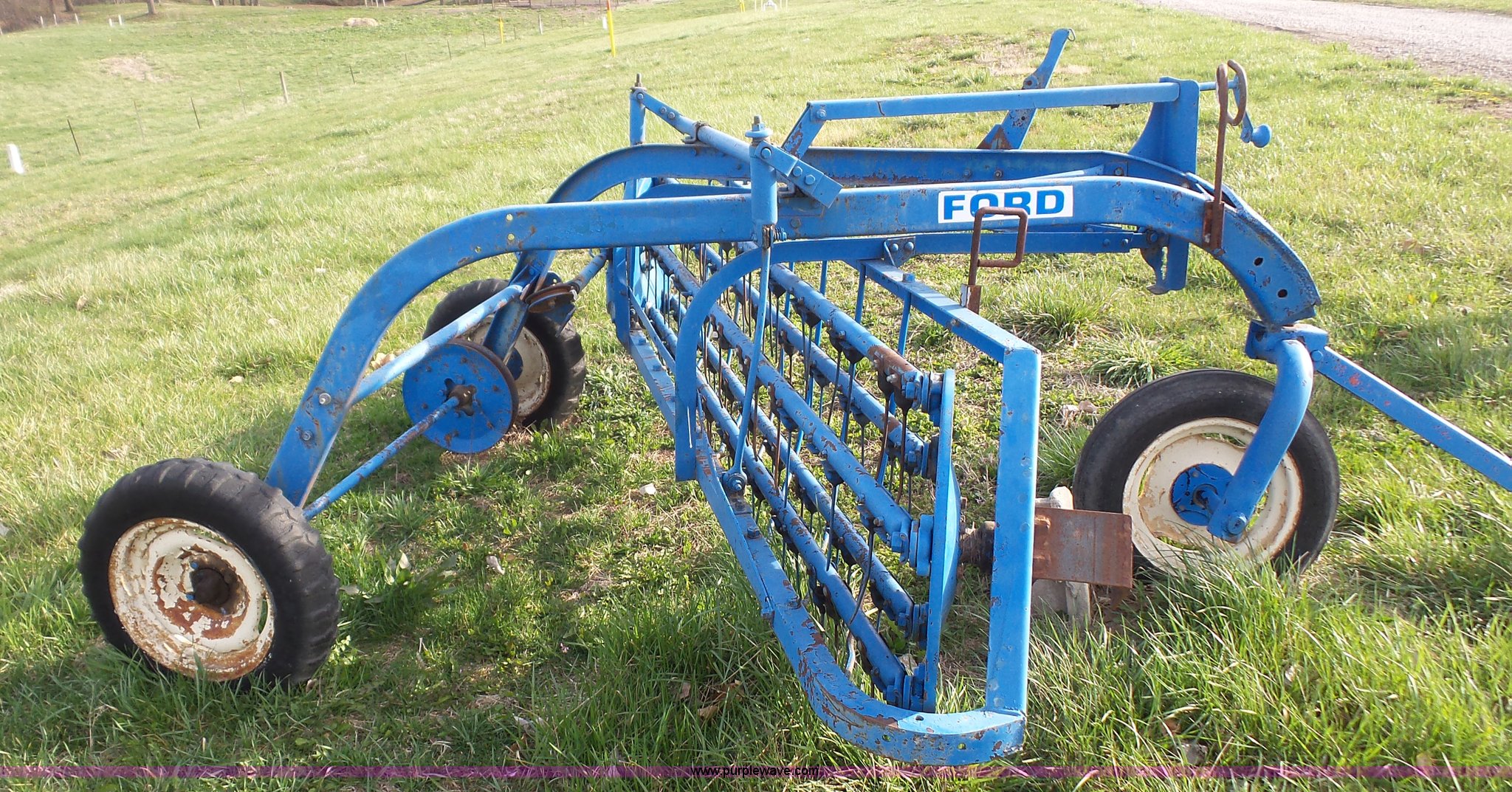 Ford 513 side delivery rake in Lansing, KS | Item BN9681 sold | Purple Wave