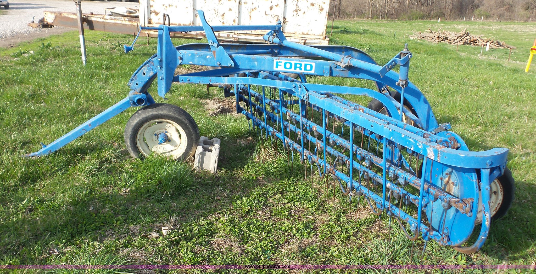 Ford 513 side delivery rake in Lansing, KS | Item BN9681 sold | Purple Wave