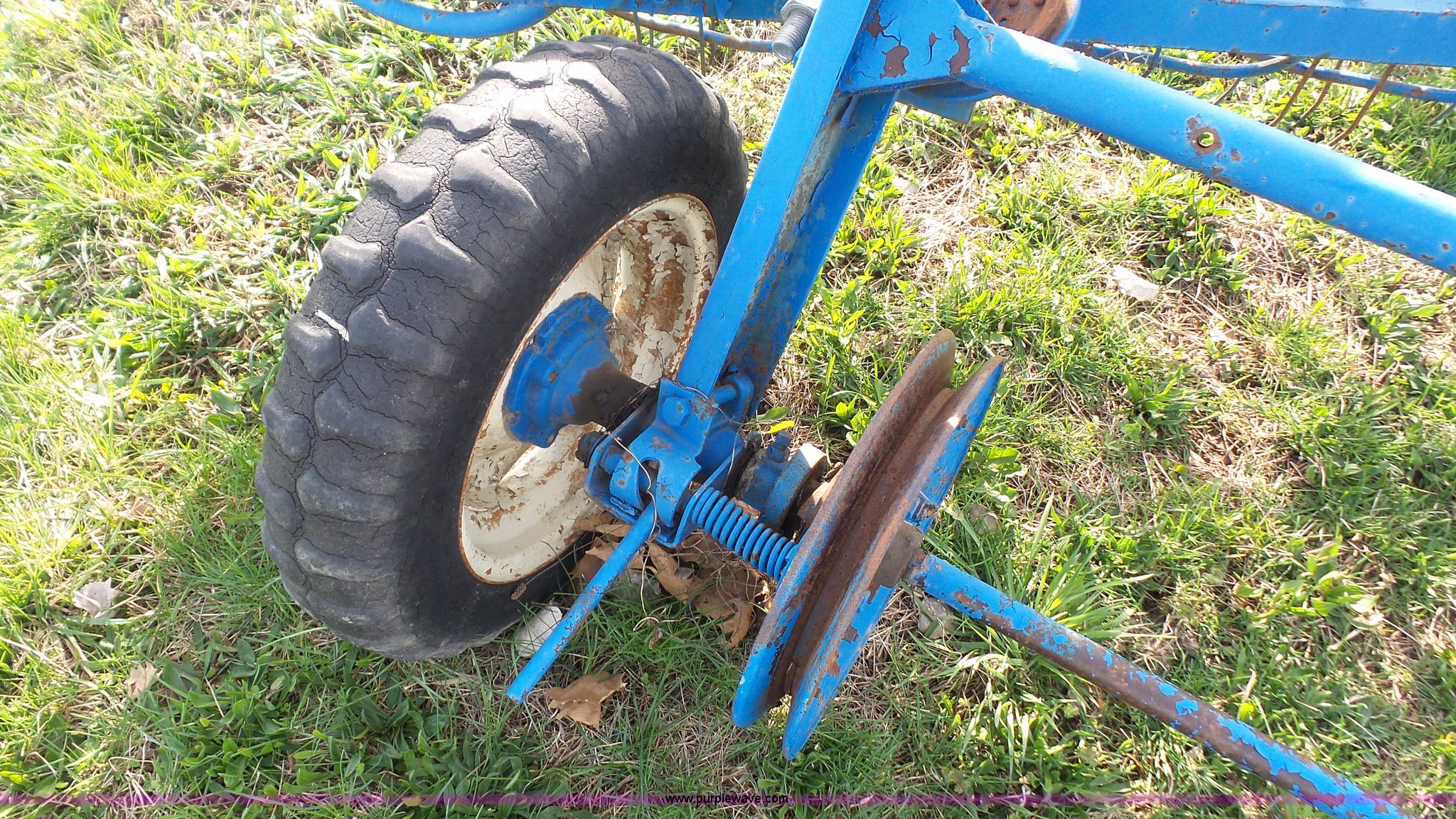 Ford 513 side delivery rake in Lansing, KS | Item BN9681 sold | Purple Wave