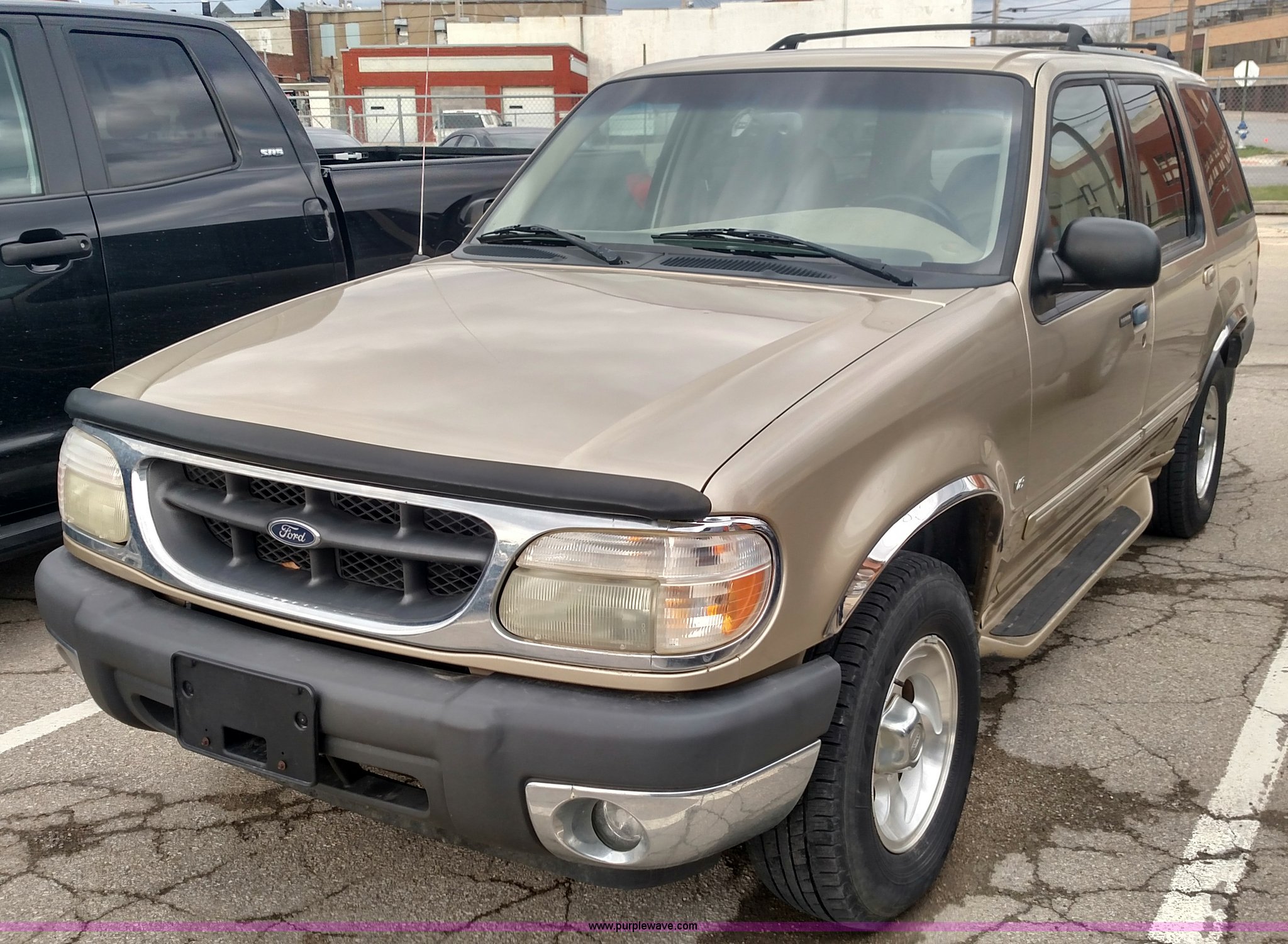 2000 Ford Explorer XLT SUV in Emporia, KS | Item L7430 sold | Purple Wave