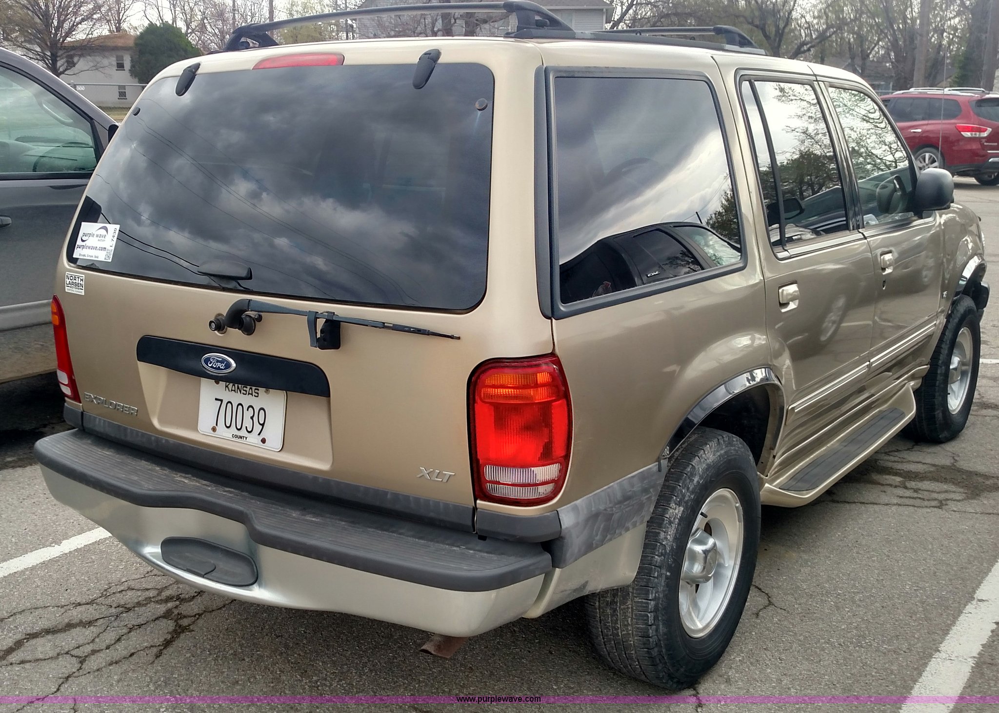 2000 Ford Explorer XLT SUV in Emporia, KS | Item L7430 sold | Purple Wave