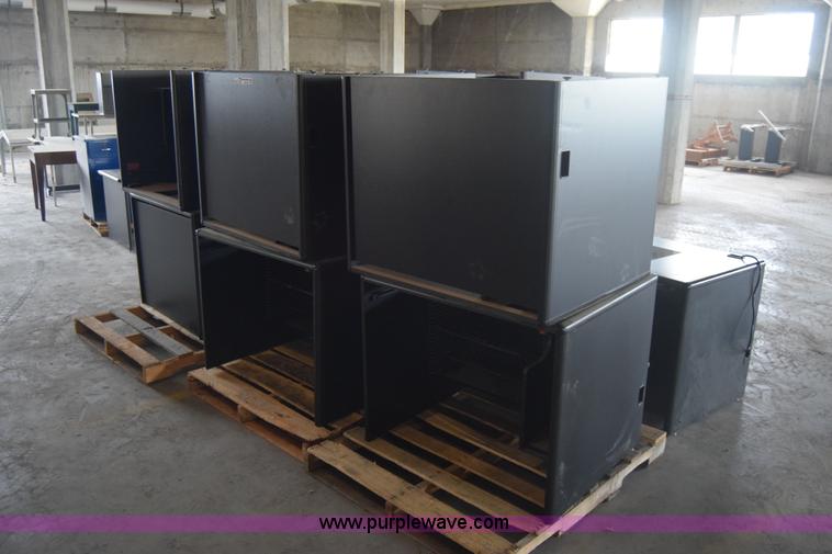 (11) Nova computer desks in Wichita, KS | Item AR9677 sold | Purple Wave