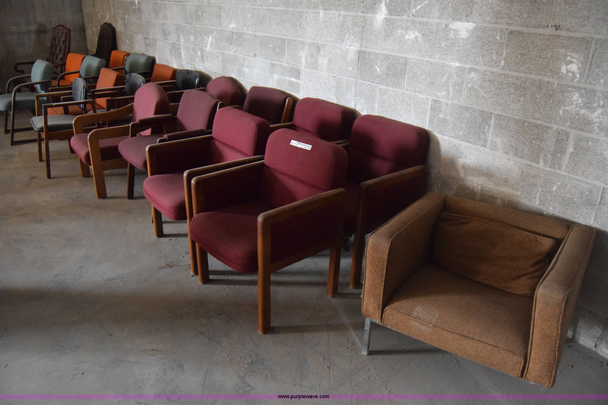 (21) chairs in Wichita, KS | Item BF9943 sold | Purple Wave