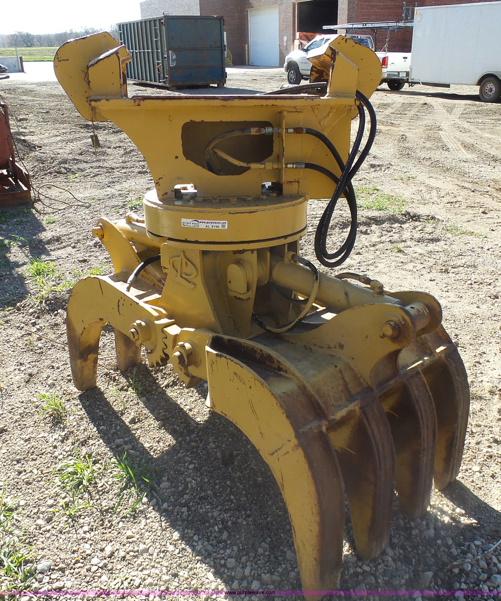 Excavator grapple in Jefferson, SD | Item AL9196 sold | Purple Wave
