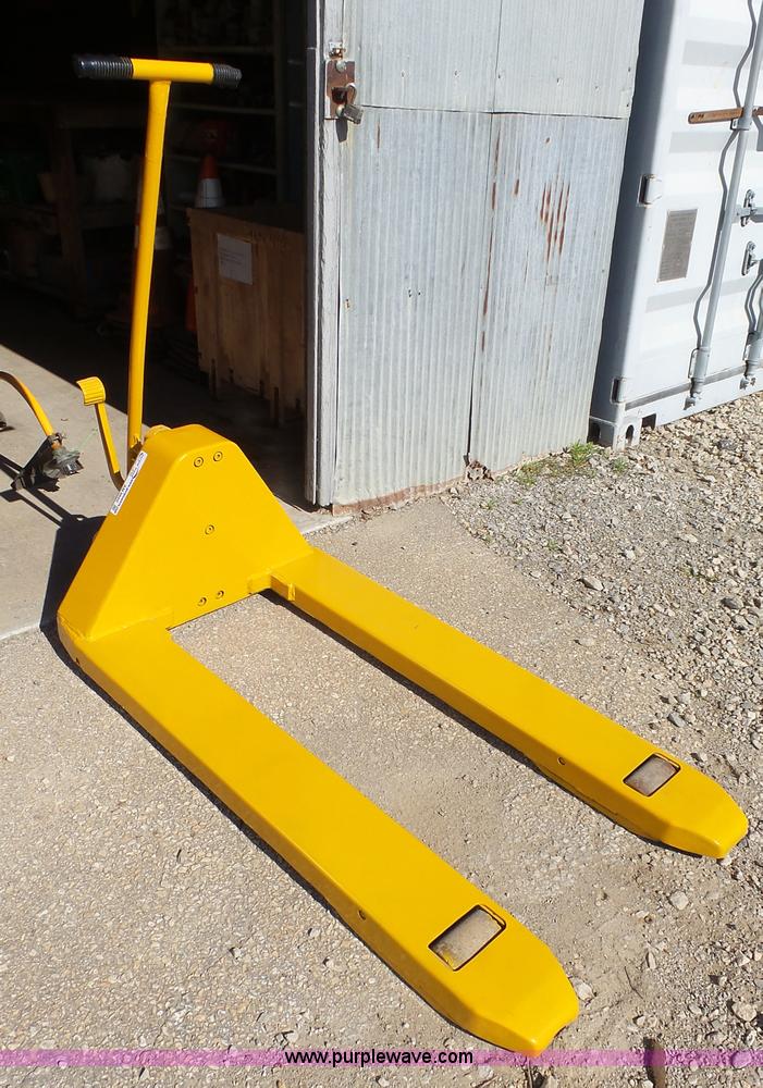 Shop equipment in Topeka, KS | Item AM9660 sold | Purple Wave