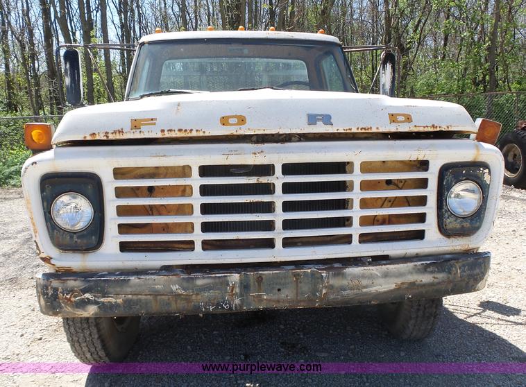 1973 Ford F600 flatbed truck in Topeka, KS | Item J4994 sold | Purple Wave
