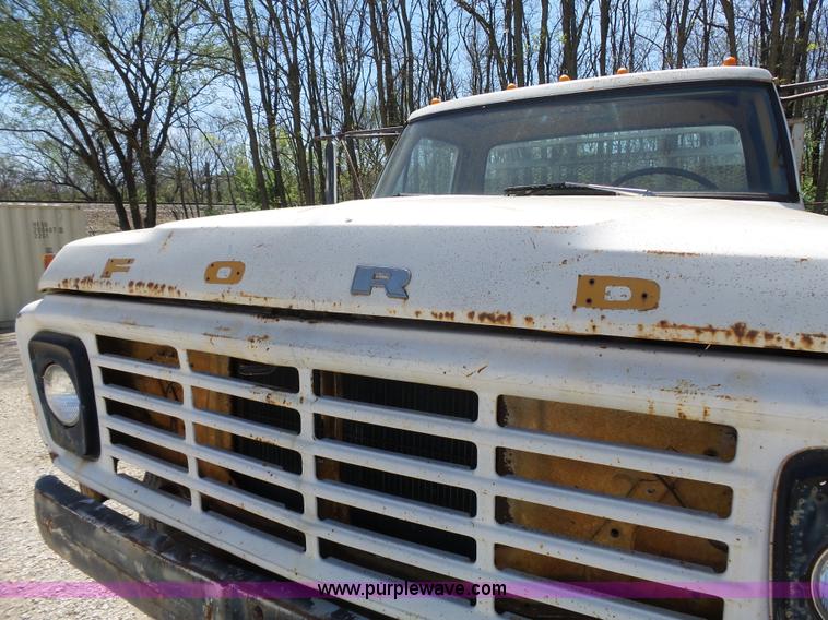 1973 Ford F600 flatbed truck in Topeka, KS | Item J4994 sold | Purple Wave
