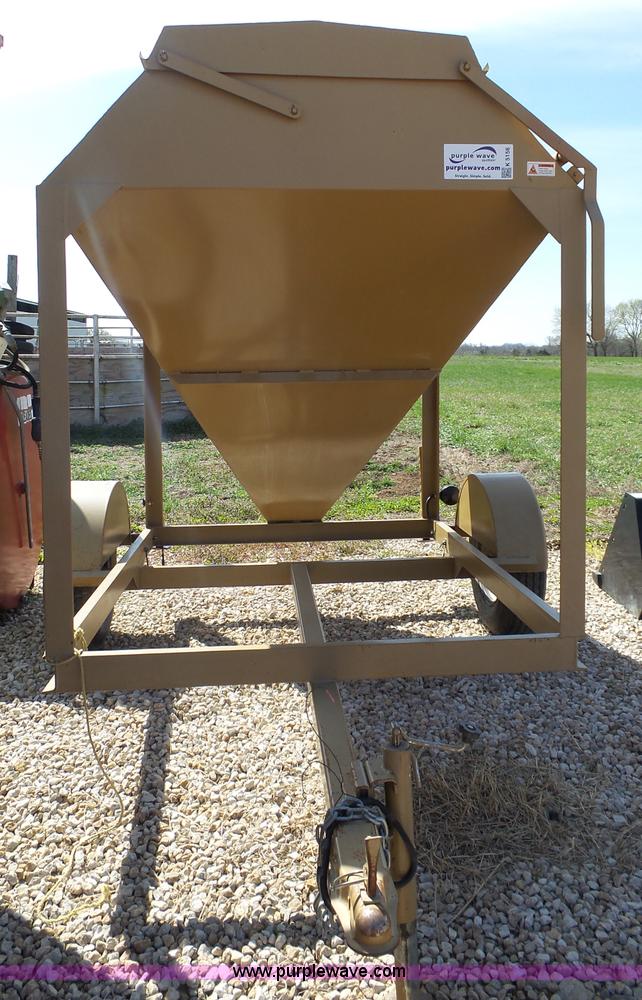WW Handi Hopper feed wagon in Osawatomie, KS | Item K5156 sold | Purple ...