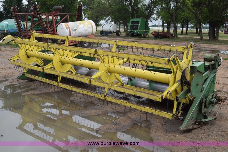 John Deere head in Kinsley, KS | Item K7470 sold | Purple Wave