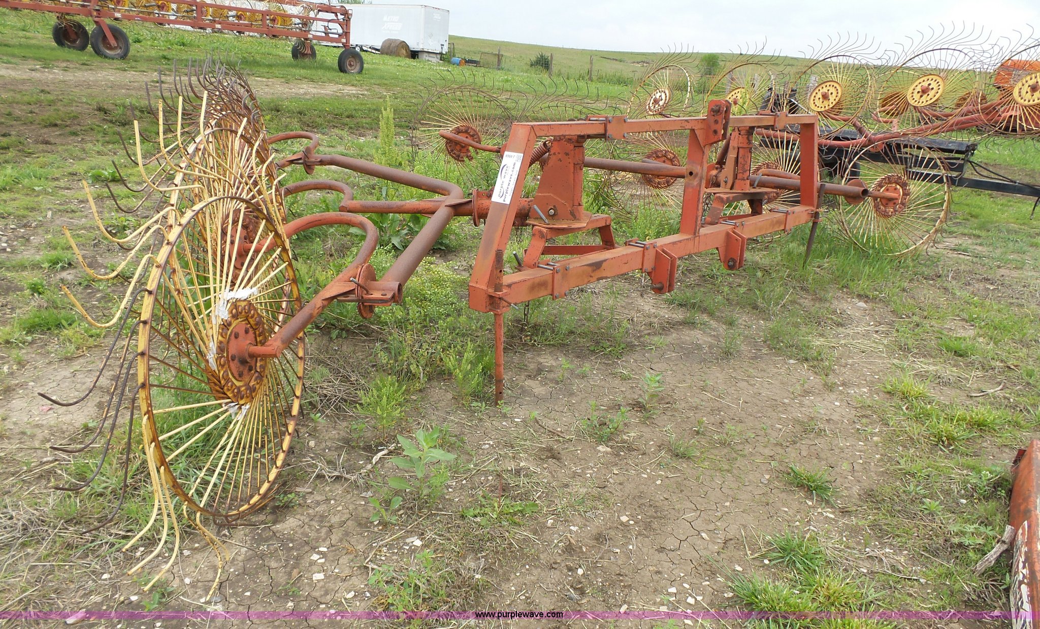 Tonutti P5/79 hay rake in Manhattan, KS | Item J4969 sold | Purple Wave