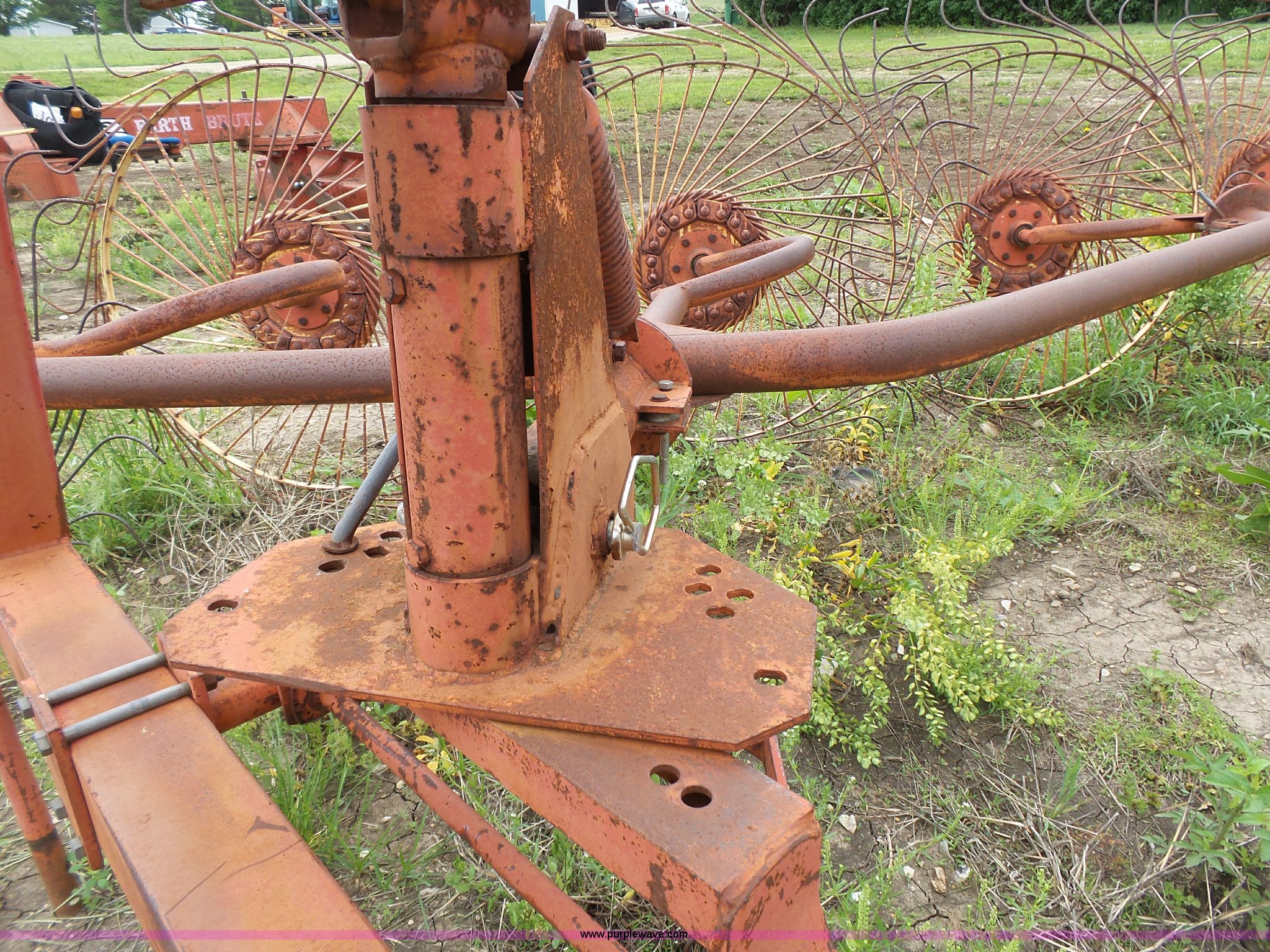 Tonutti P5/79 hay rake in Manhattan, KS | Item J4969 sold | Purple Wave