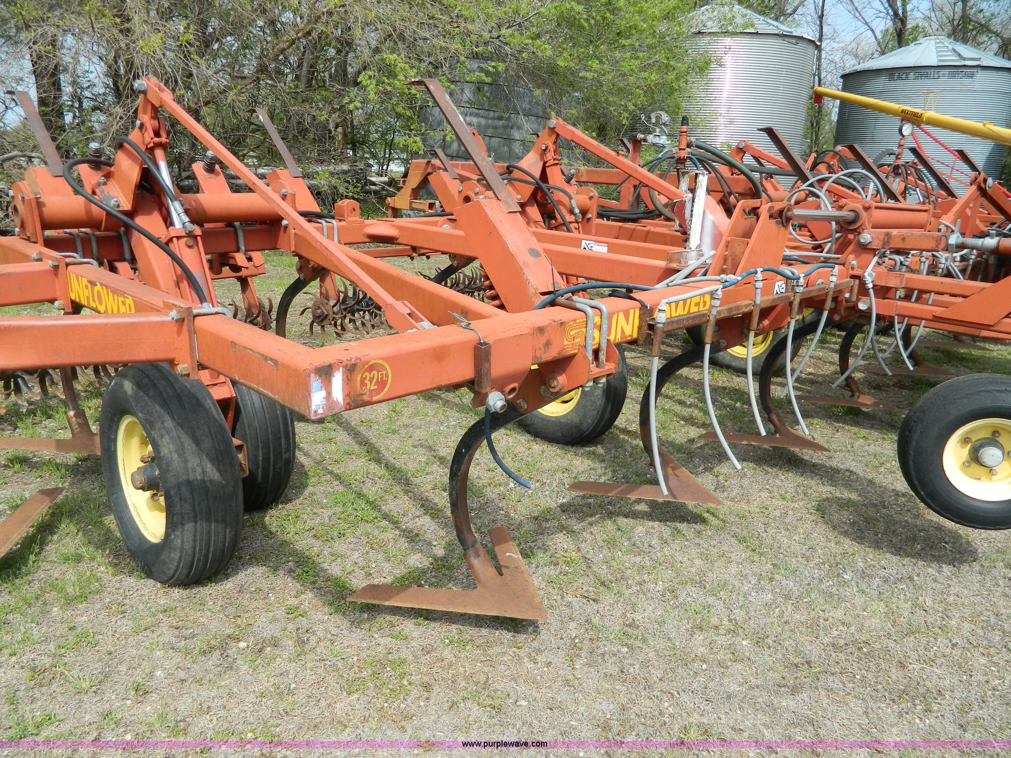 Sunflower 3040-28 field cultivator in Downs, KS | Item J8974 sold ...