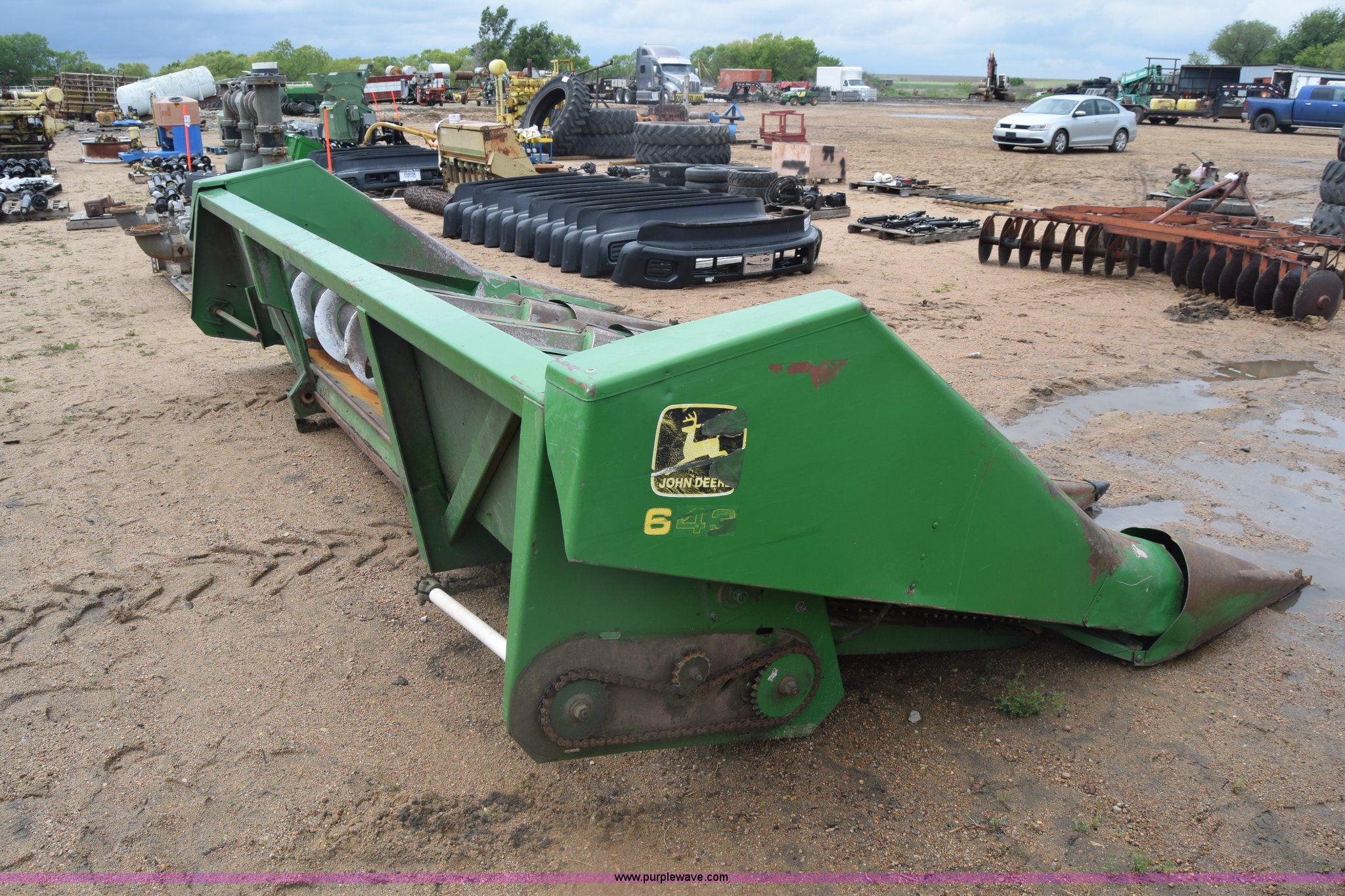 John Deere 643 corn head in Kinsley, KS | Item K7469 sold | Purple Wave