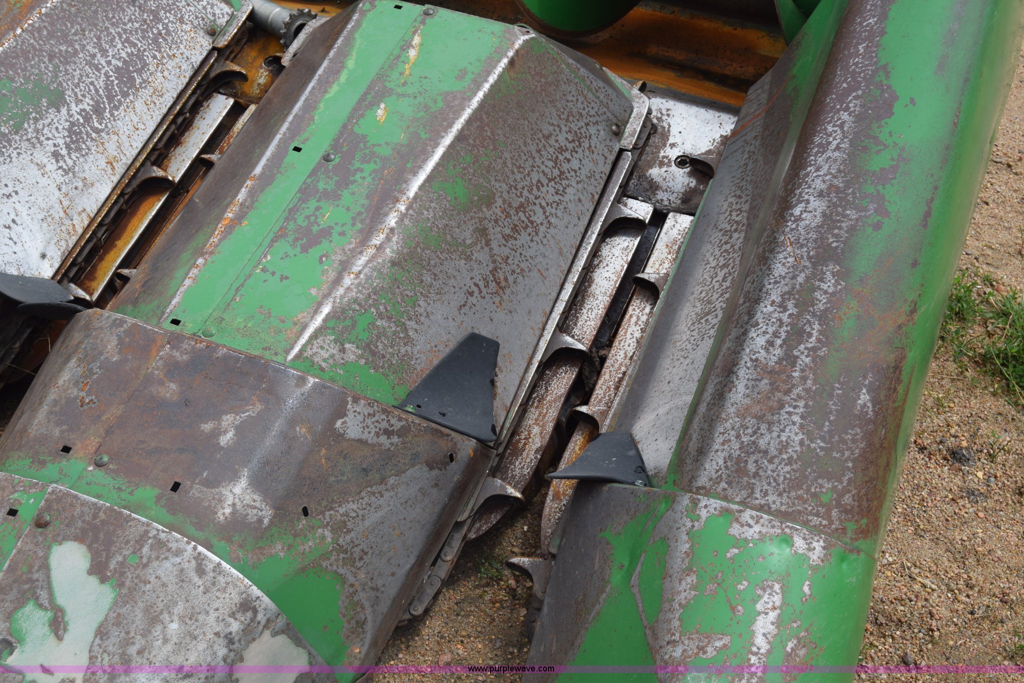 John Deere 643 corn head in Kinsley, KS | Item K7469 sold | Purple Wave