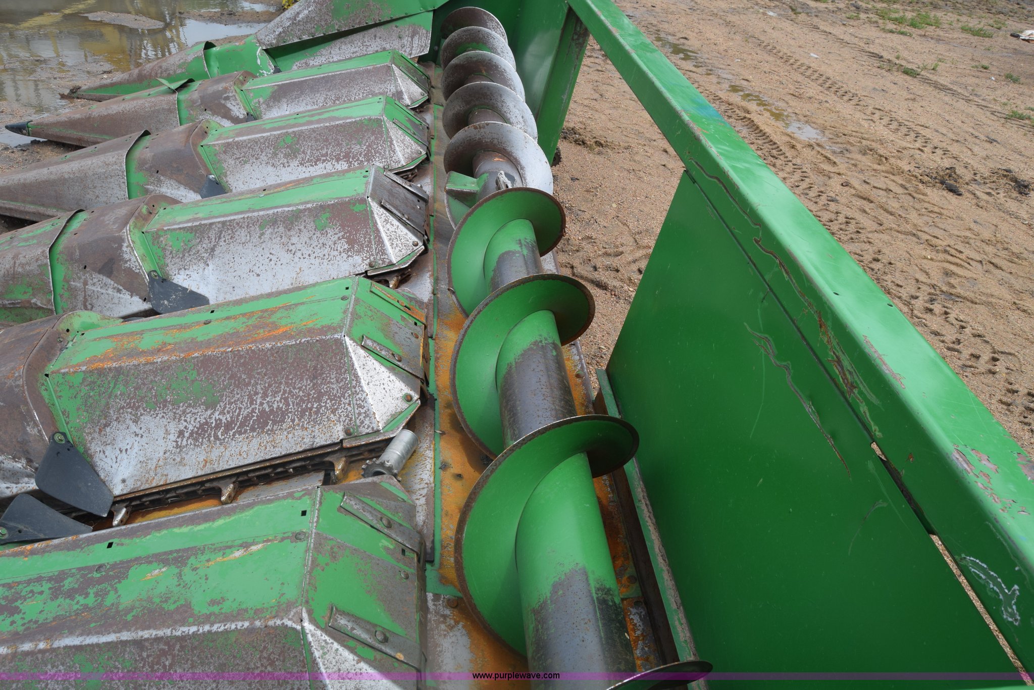 John Deere 643 corn head in Kinsley, KS | Item K7469 sold | Purple Wave