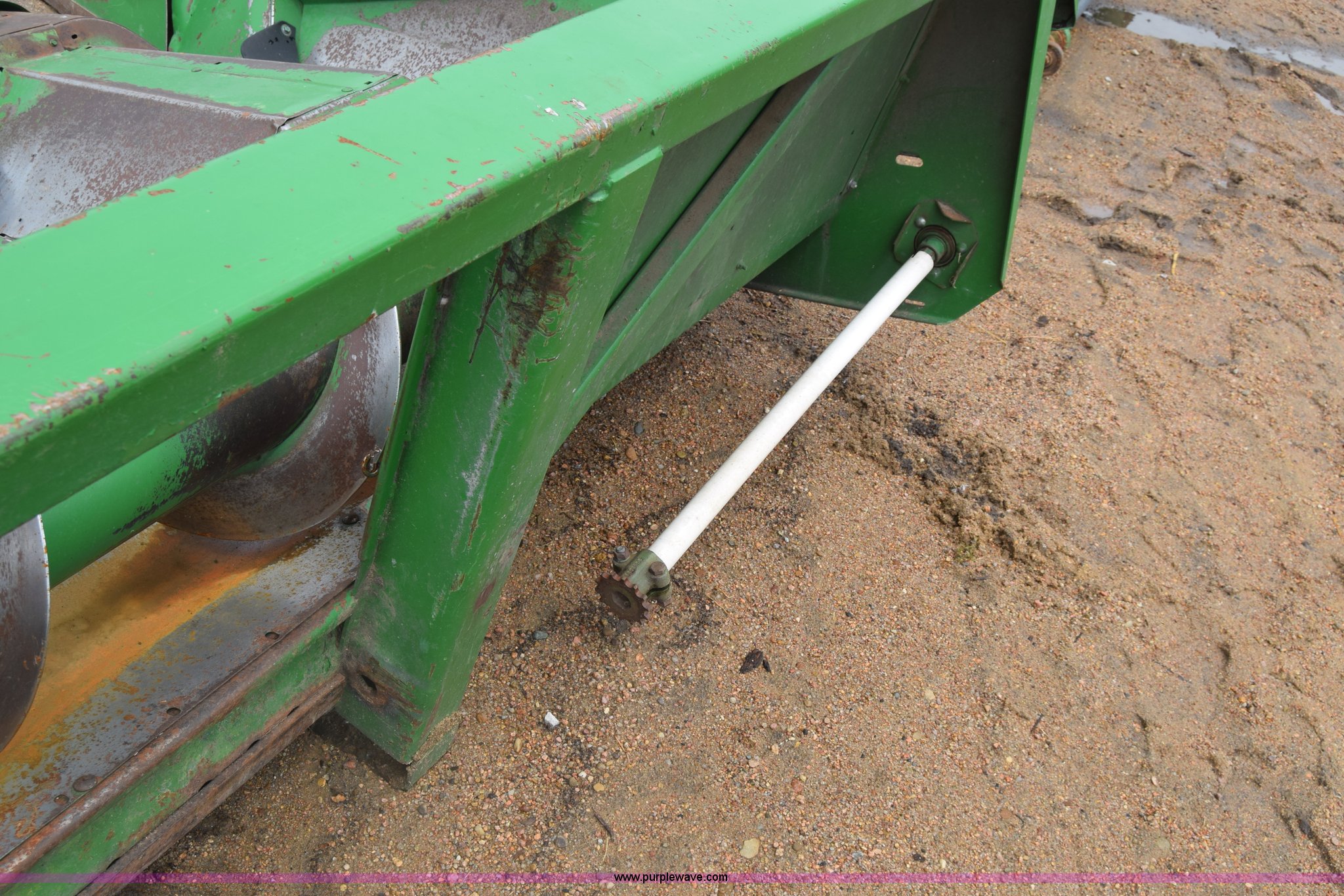 John Deere 643 corn head in Kinsley, KS | Item K7469 sold | Purple Wave