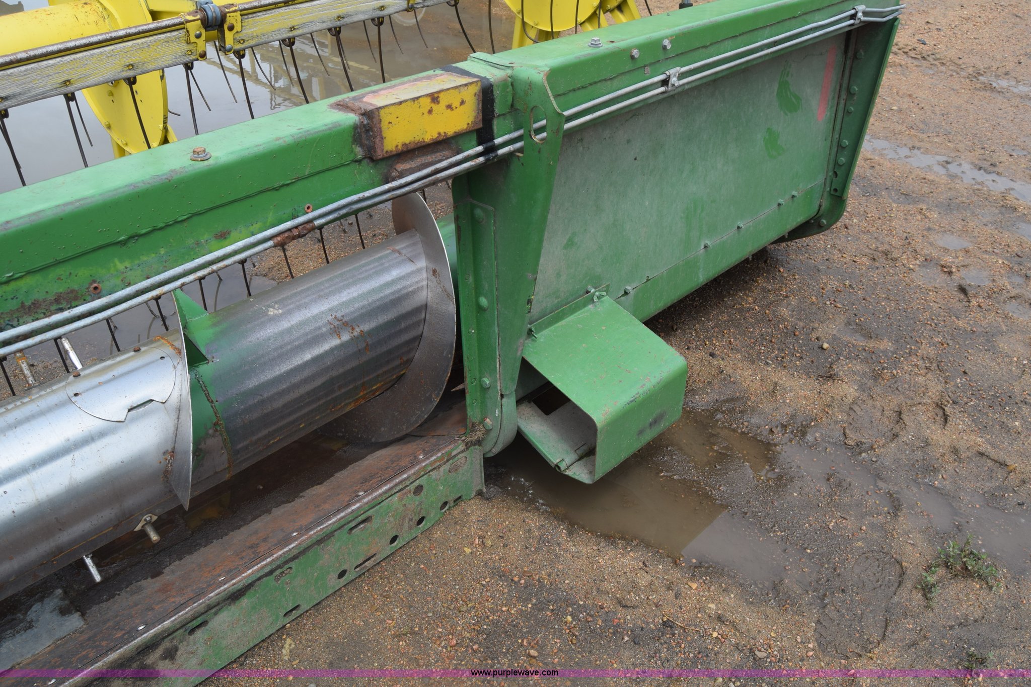 John Deere head in Kinsley, KS | Item K7470 sold | Purple Wave