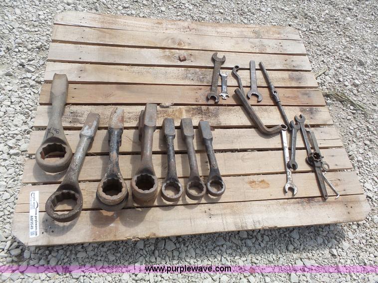 Slug wrenches in St. Marys, KS | Item AM9549 sold | Purple Wave