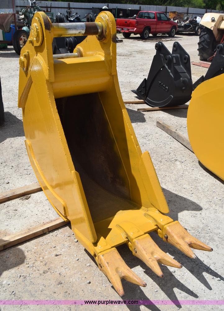 Entek excavator bucket in Lyons, KS | Item K6600 sold | Purple Wave
