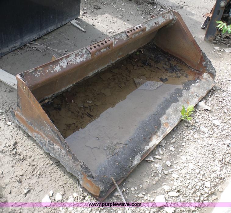 Skid steer bucket in Kansas City, MO | Item K7922 sold | Purple Wave