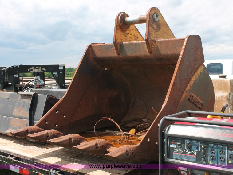 Easco excavator bucket in Bray, OK | Item K8946 sold | Purple Wave