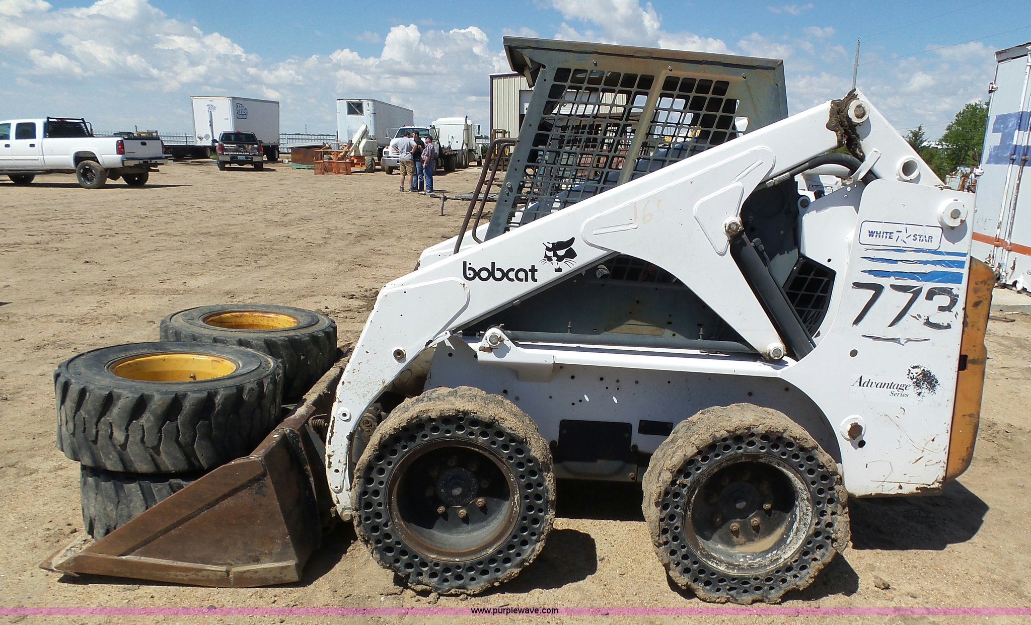 2000 Bobcat 773 skid steer in Sublette, KS | Item AR9343 sold | Purple Wave