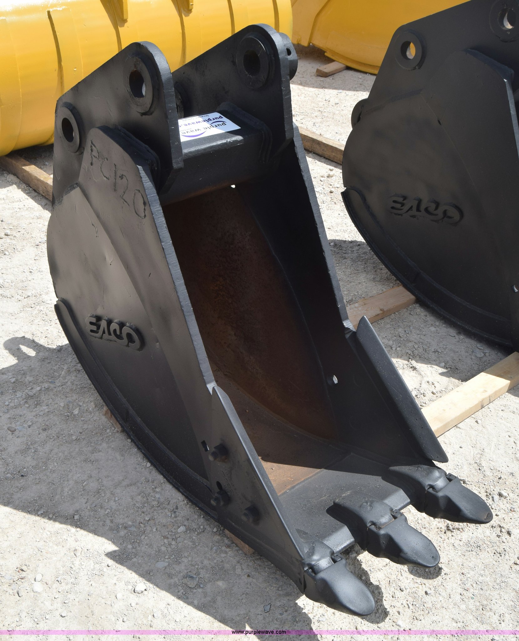 Eaco excavator bucket in Lyons, KS | Item K6598 sold | Purple Wave