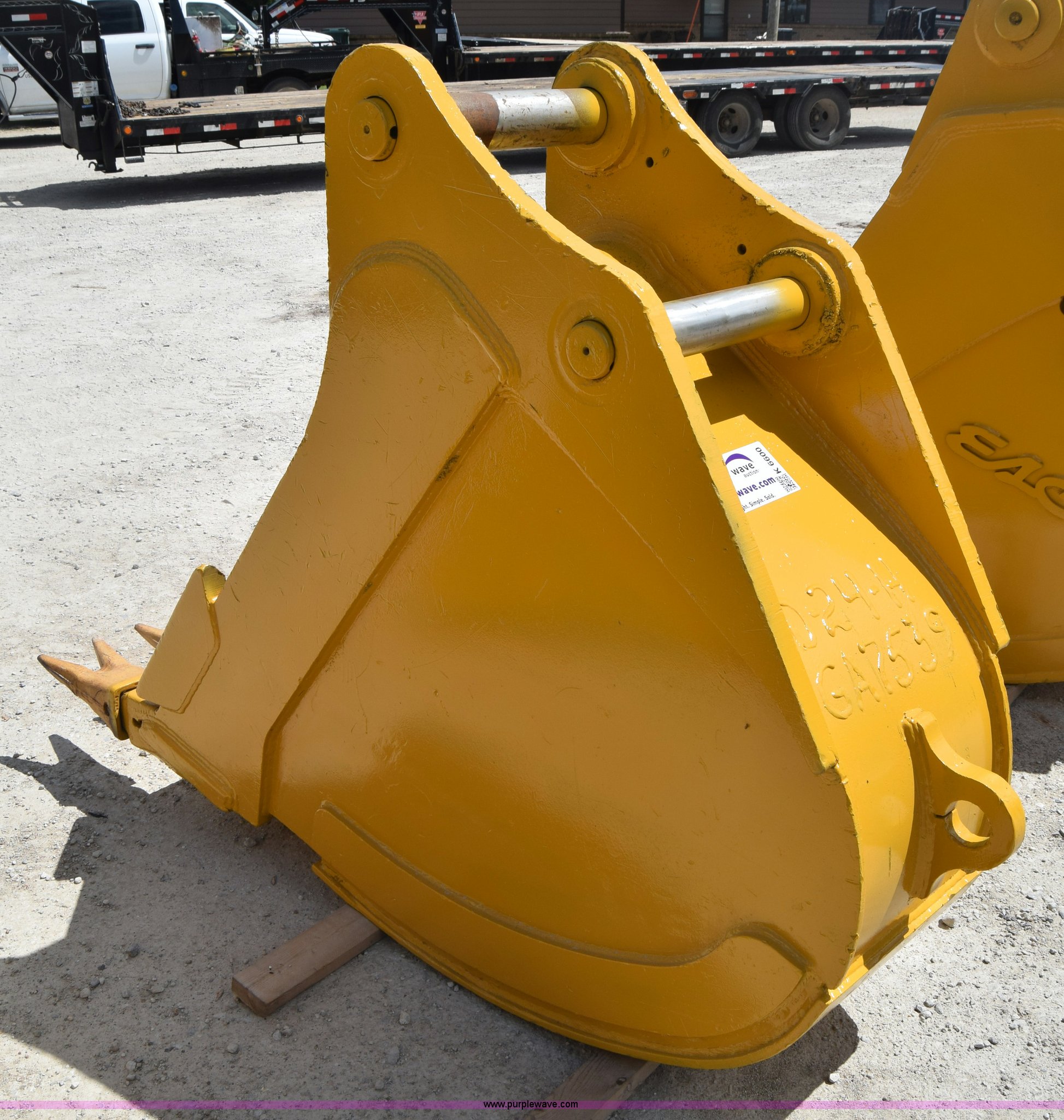 Entek excavator bucket in Lyons, KS | Item K6600 sold | Purple Wave
