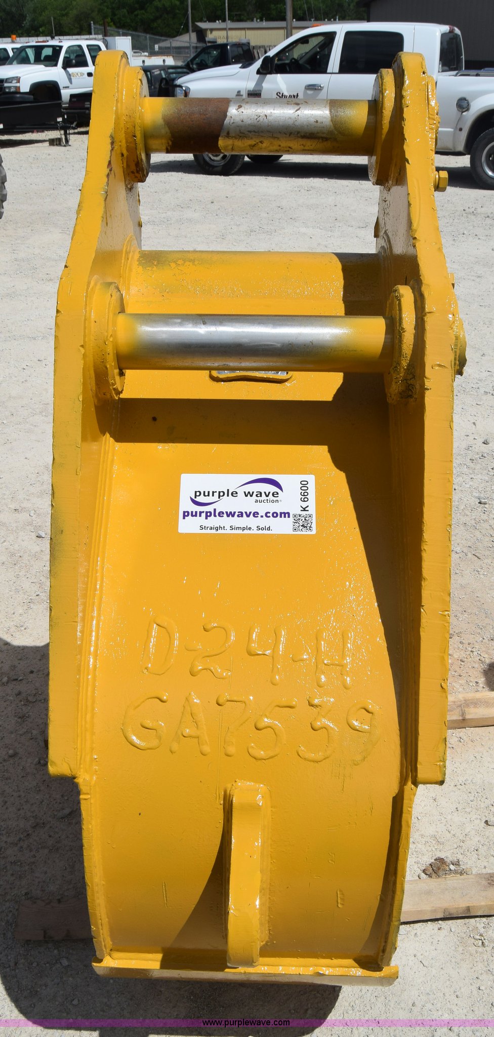 Entek excavator bucket in Lyons, KS | Item K6600 sold | Purple Wave