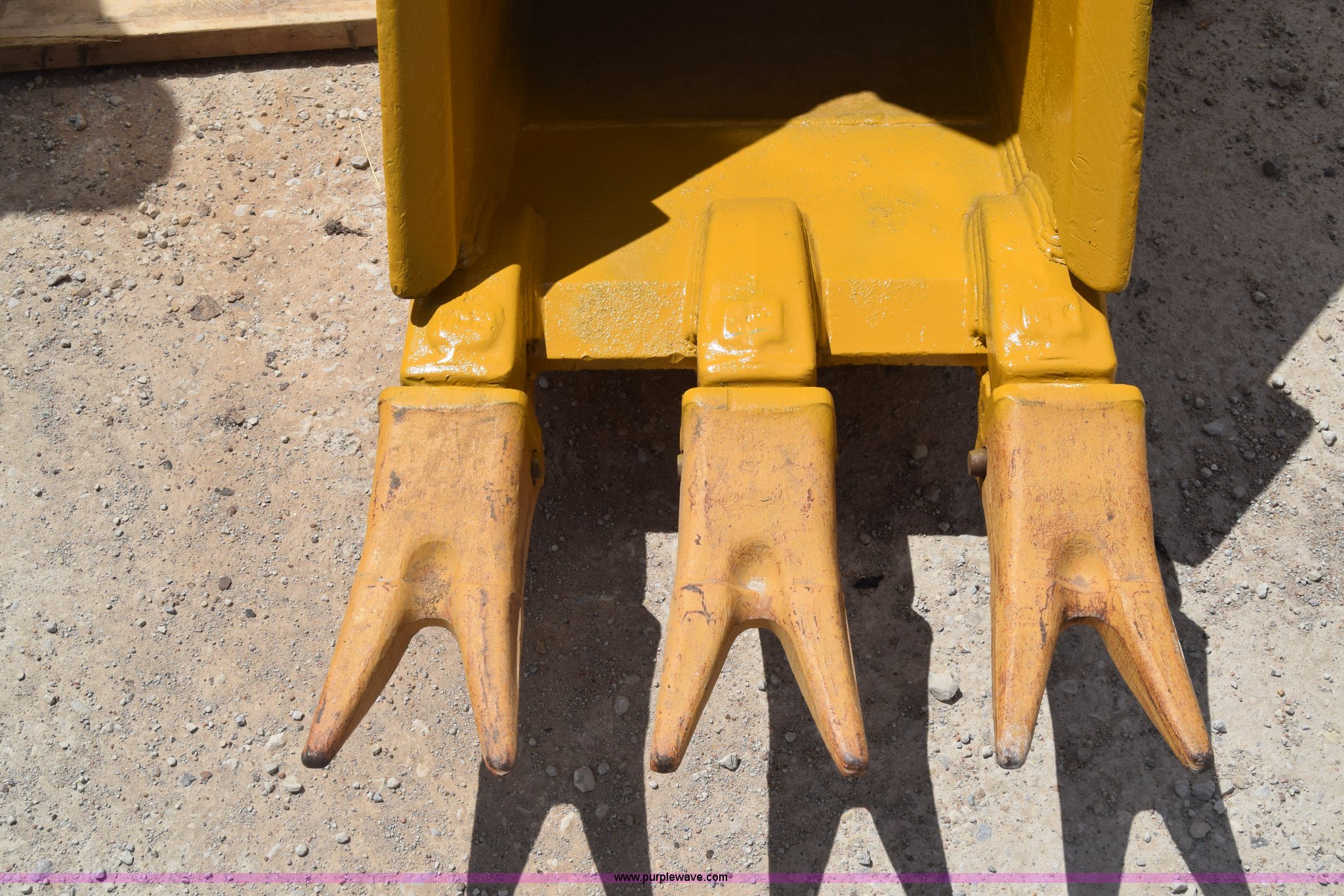 Entek excavator bucket in Lyons, KS | Item K6600 sold | Purple Wave
