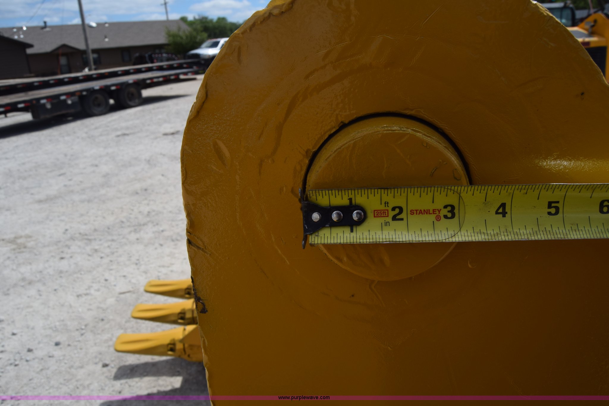 Entek excavator bucket in Lyons, KS | Item K6600 sold | Purple Wave